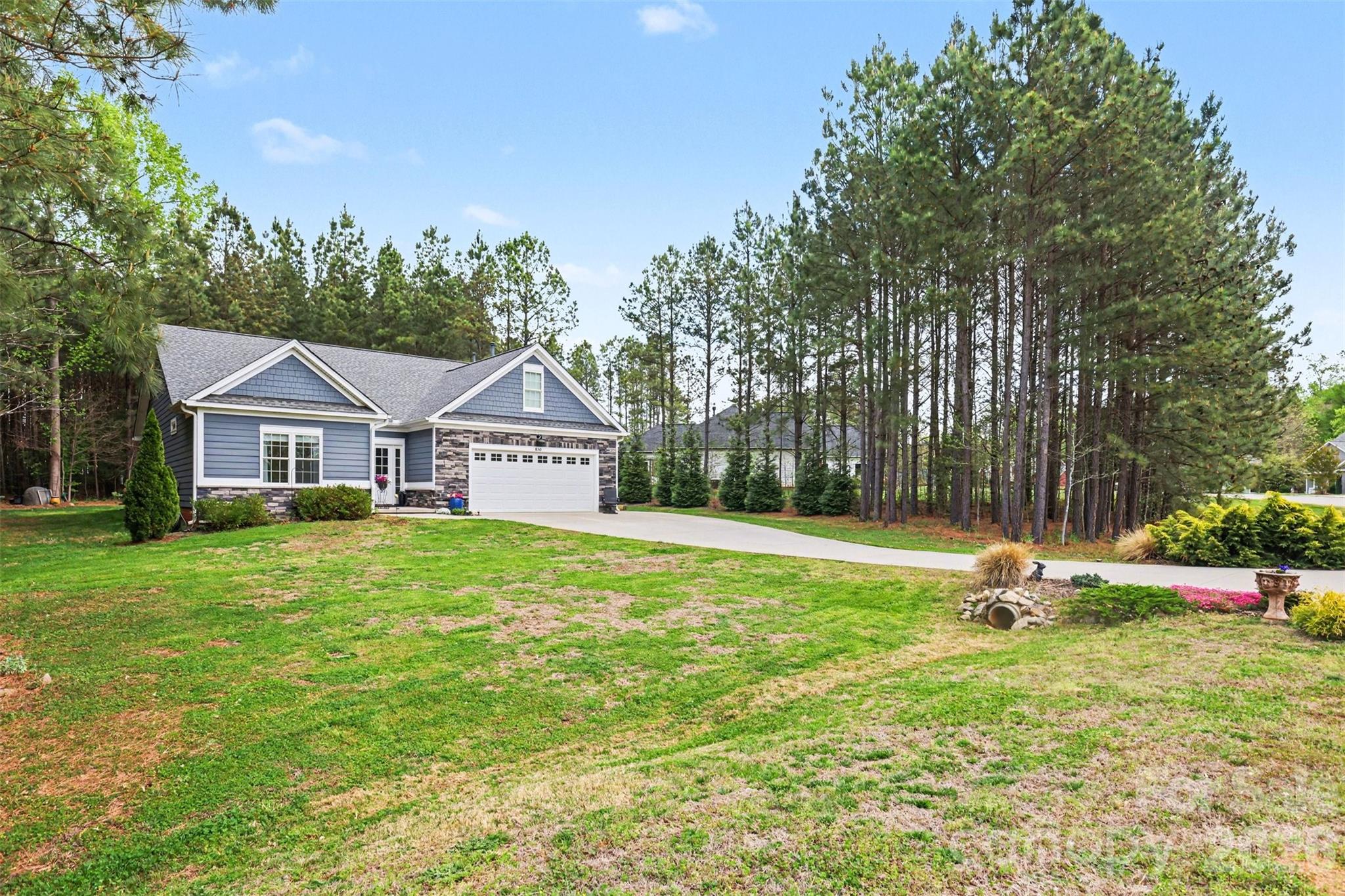 Photo 4 of 820 Sunset Pointe Drive, Salisbury, NC