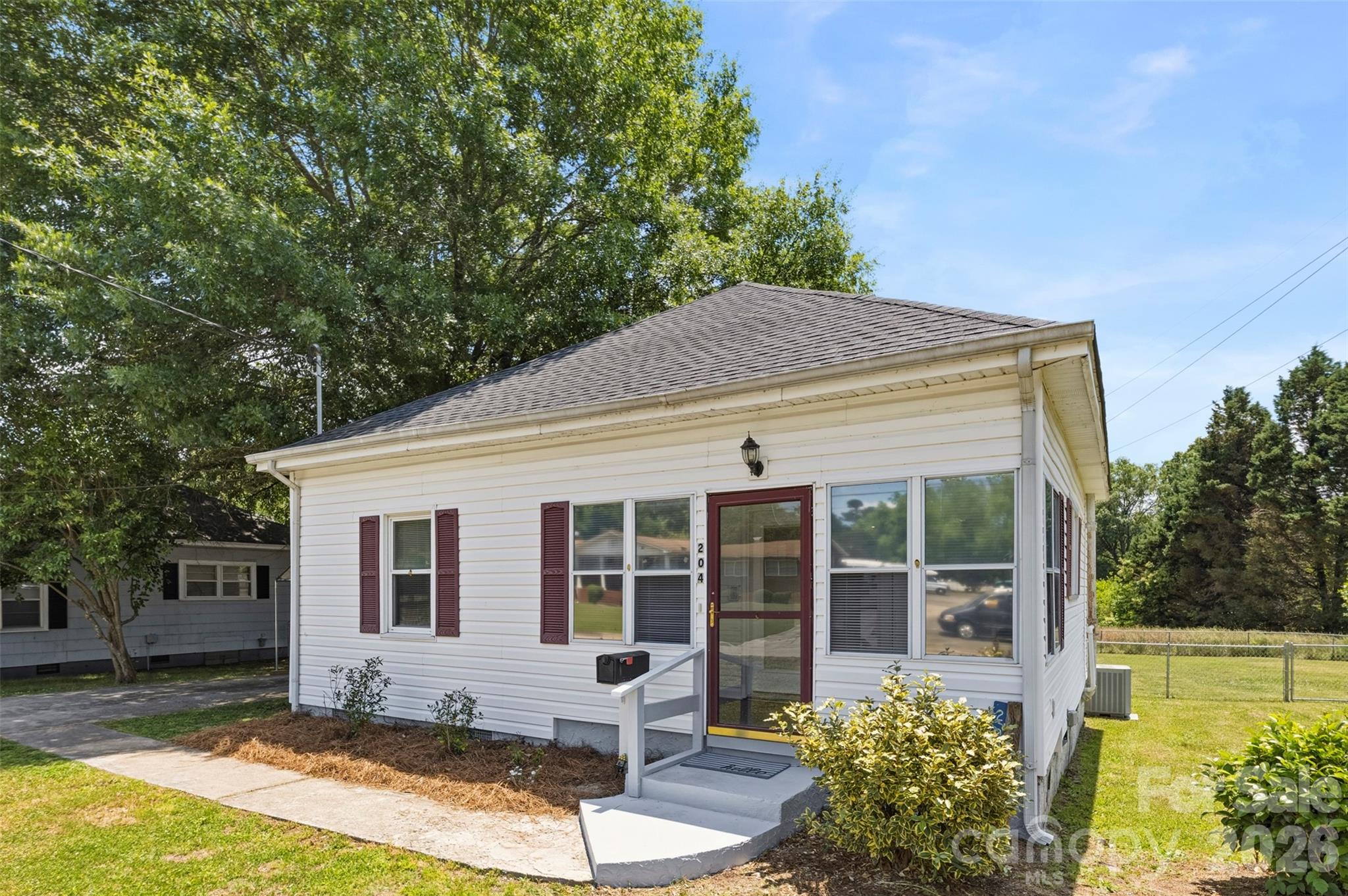 204 Hampshire Lane, Clover, SC - photo 2 of 26