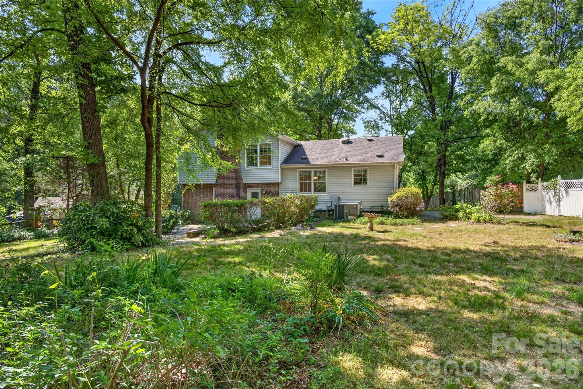 Photo 12 of 1511 Ormsby Court, Charlotte, NC