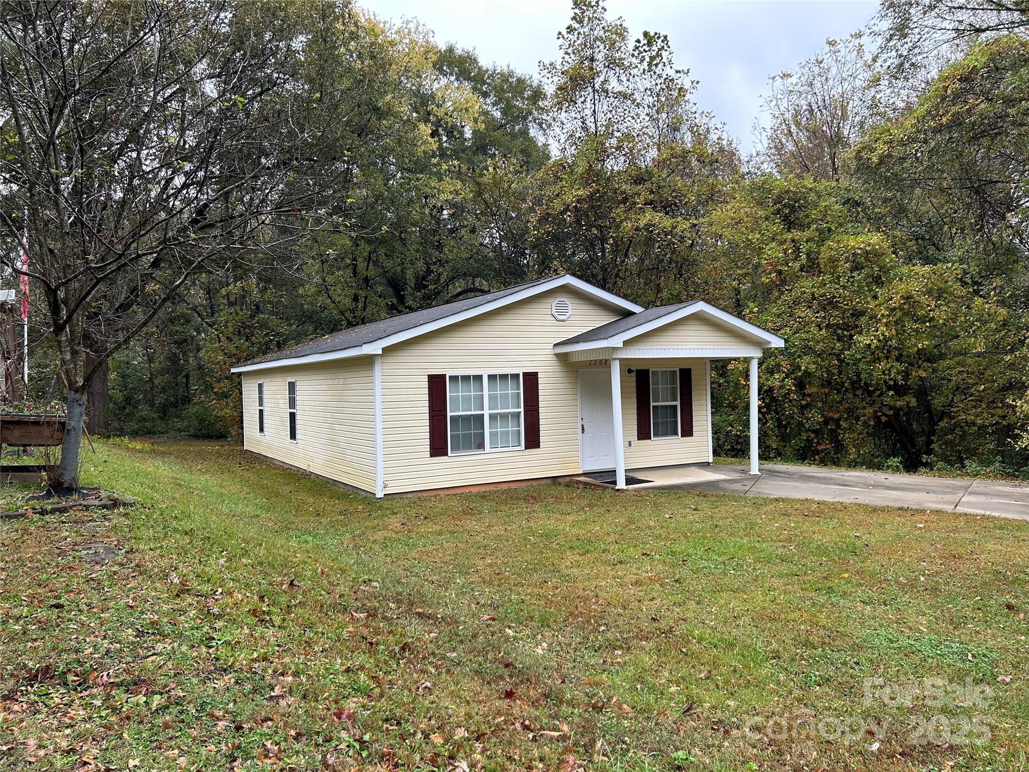 Photo 2 of 1208 W Walnut Avenue, Gastonia, NC