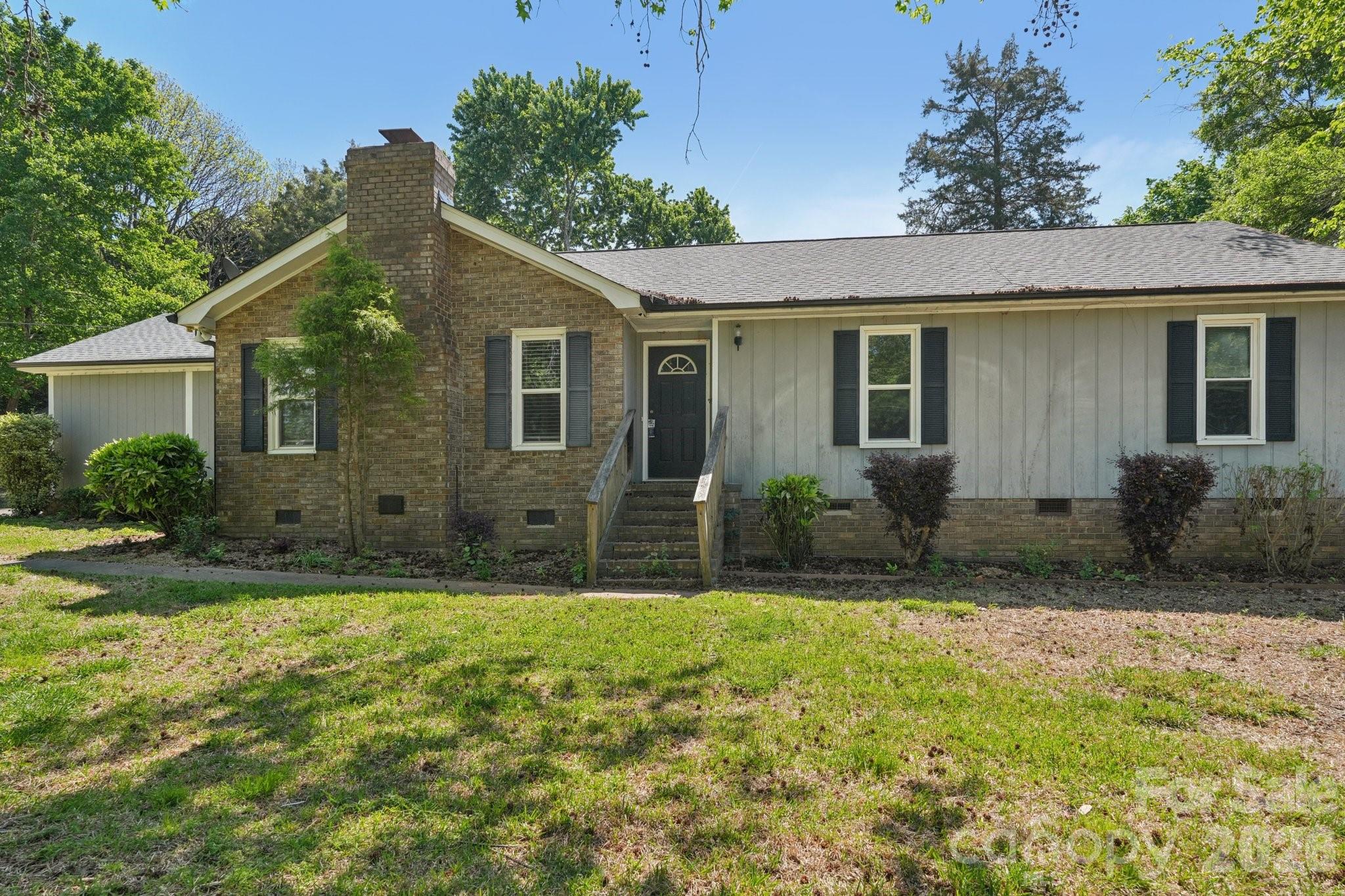 Photo 2 of 1011 Robin Lane, Rock Hill, SC