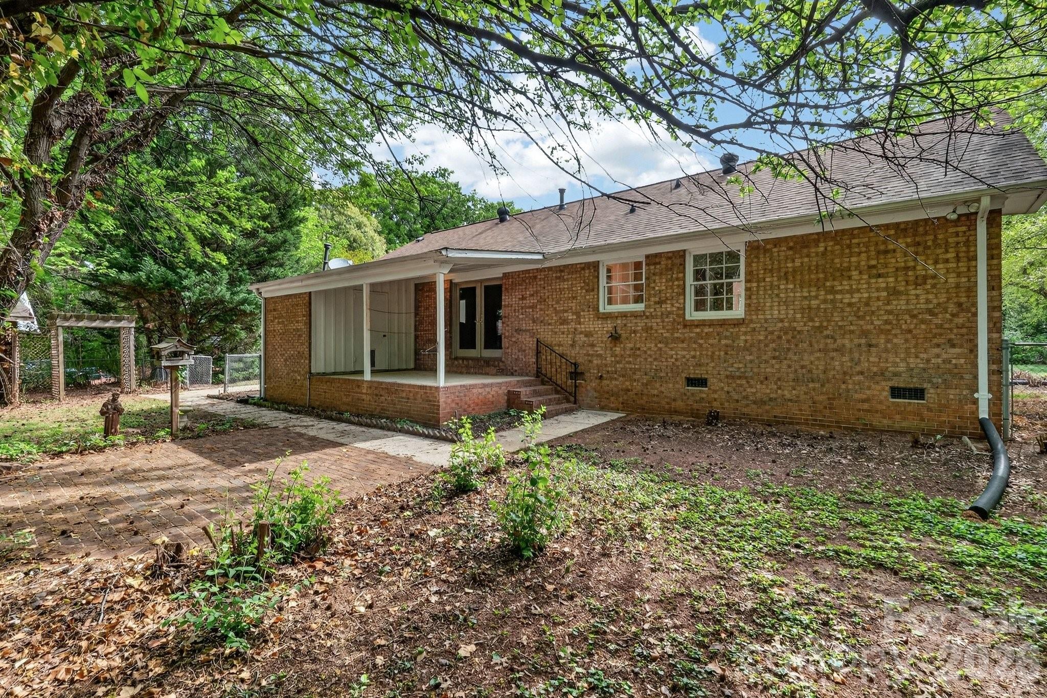 Photo 3 of 710 Twin Oaks Road, Davidson, NC