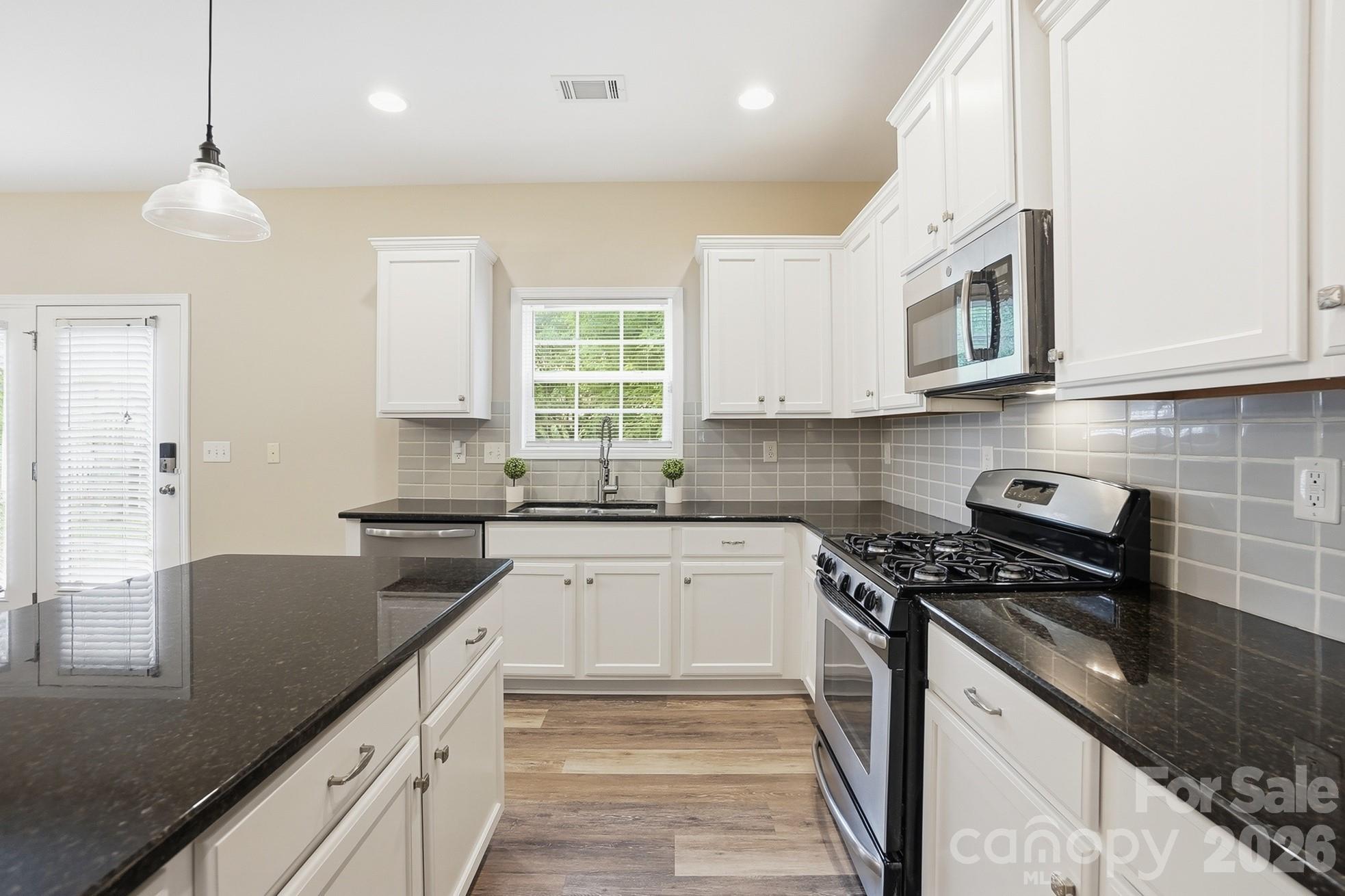 9013 Gailes Drive, Charlotte, NC - photo 15 of 42