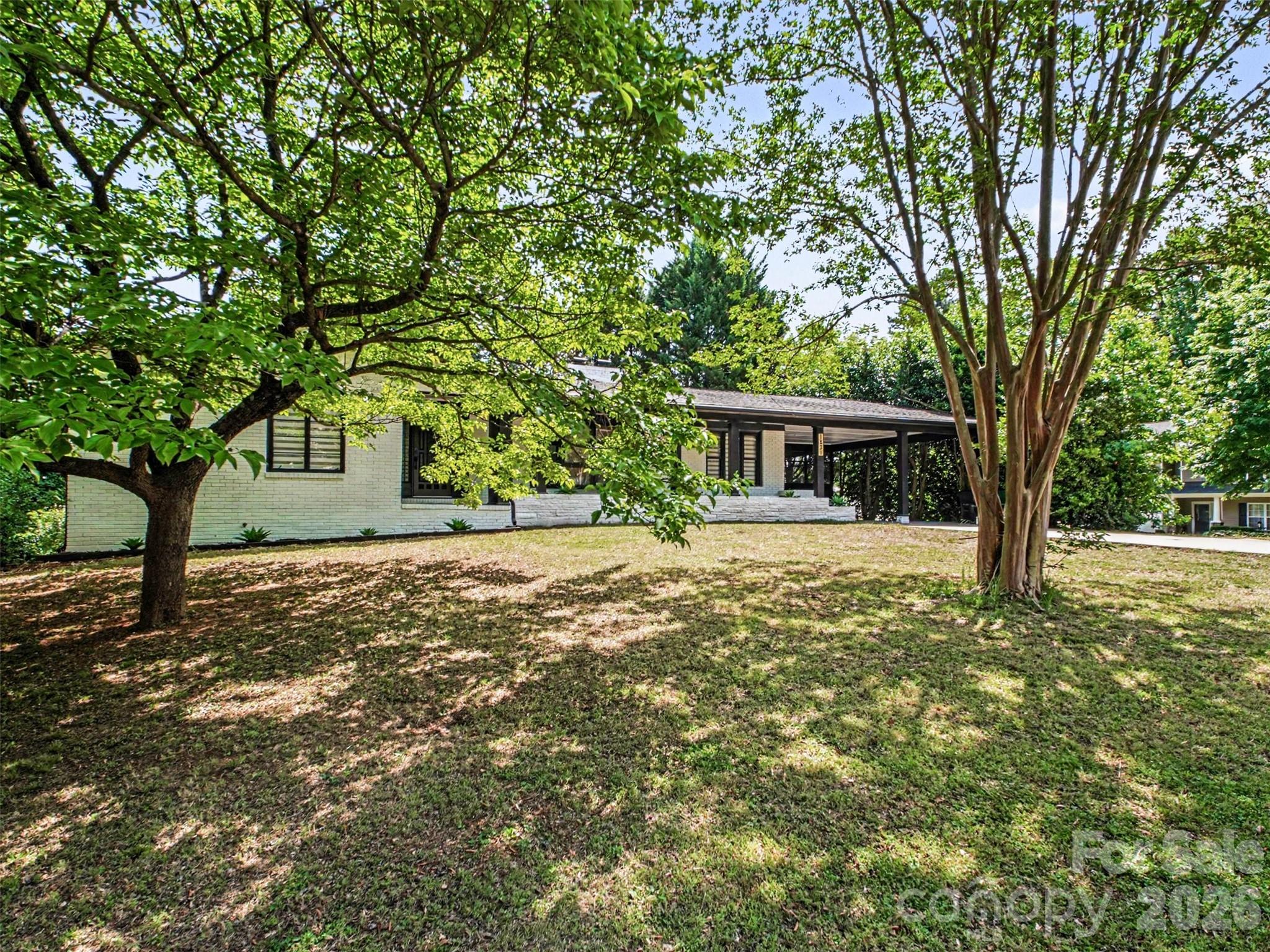 Photo 3 of 1831 Elizabeth Oaks Avenue, Charlotte, NC