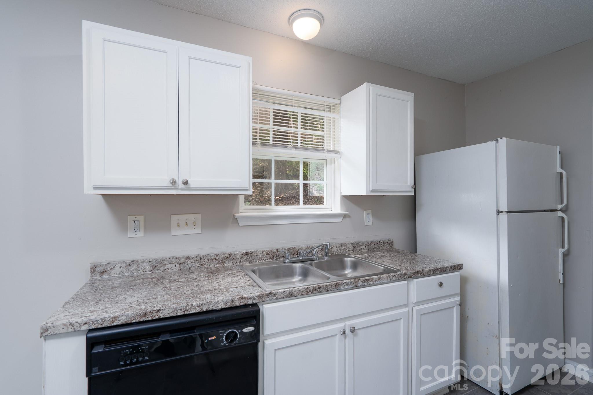 Photo 13 of 8016 Bronze Pike Drive, Charlotte, NC