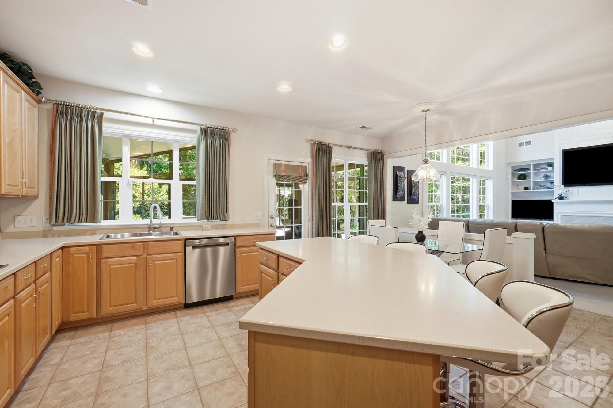 Photo 15 of 4814 King Arthur Drive, Charlotte, NC