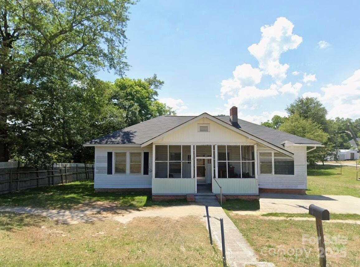 8 Maple Street, Great Falls, SC - photo 1 of 16