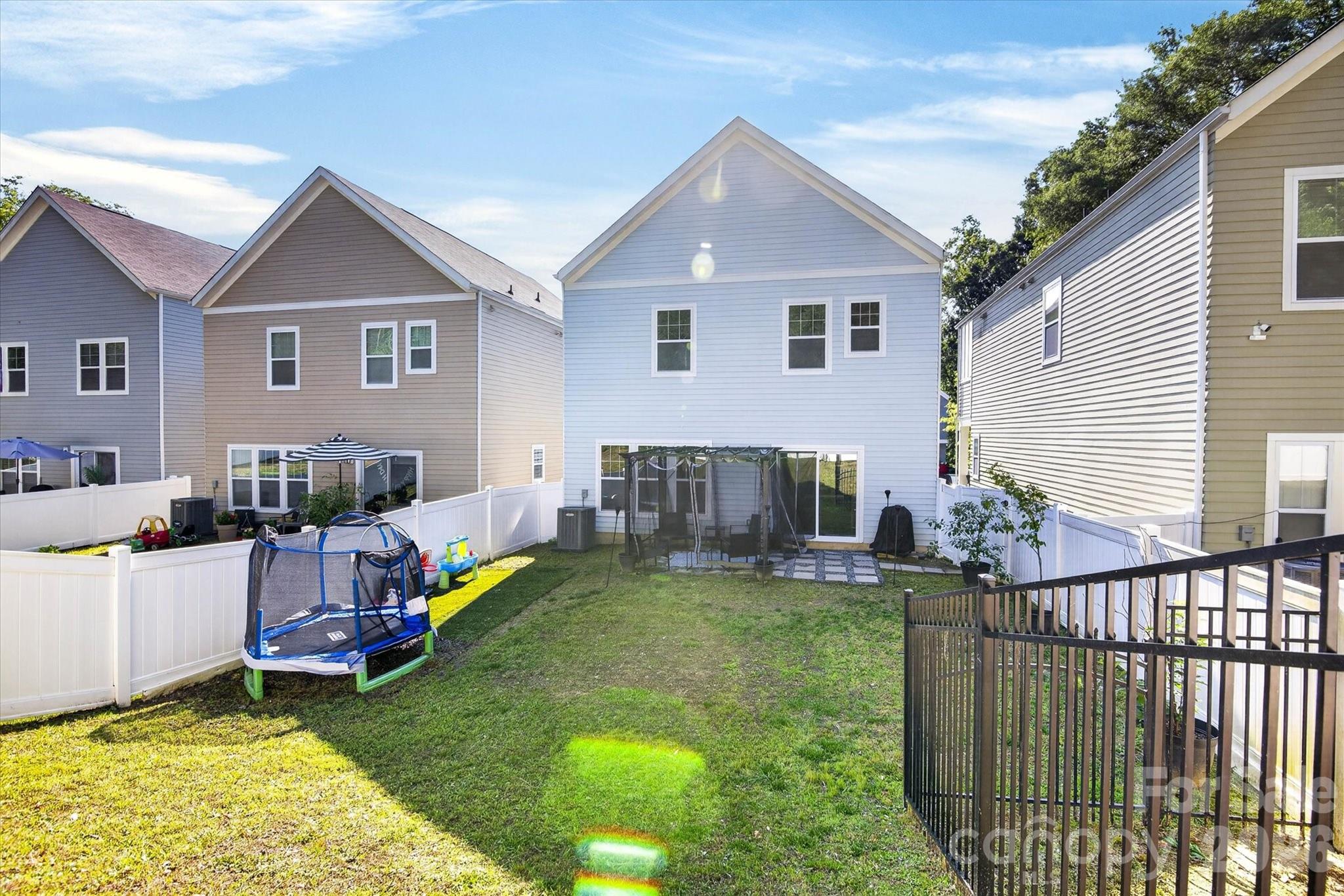 Photo 8 of 548 Kingsway Circle, Charlotte, NC