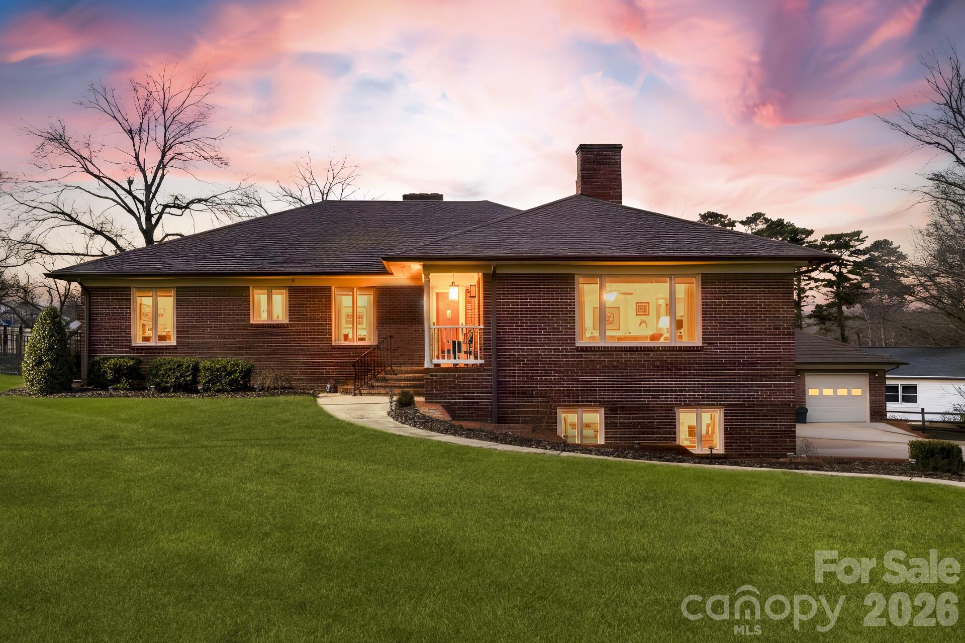 Photo 3 of 1419 Stoneyridge Drive, Charlotte, NC