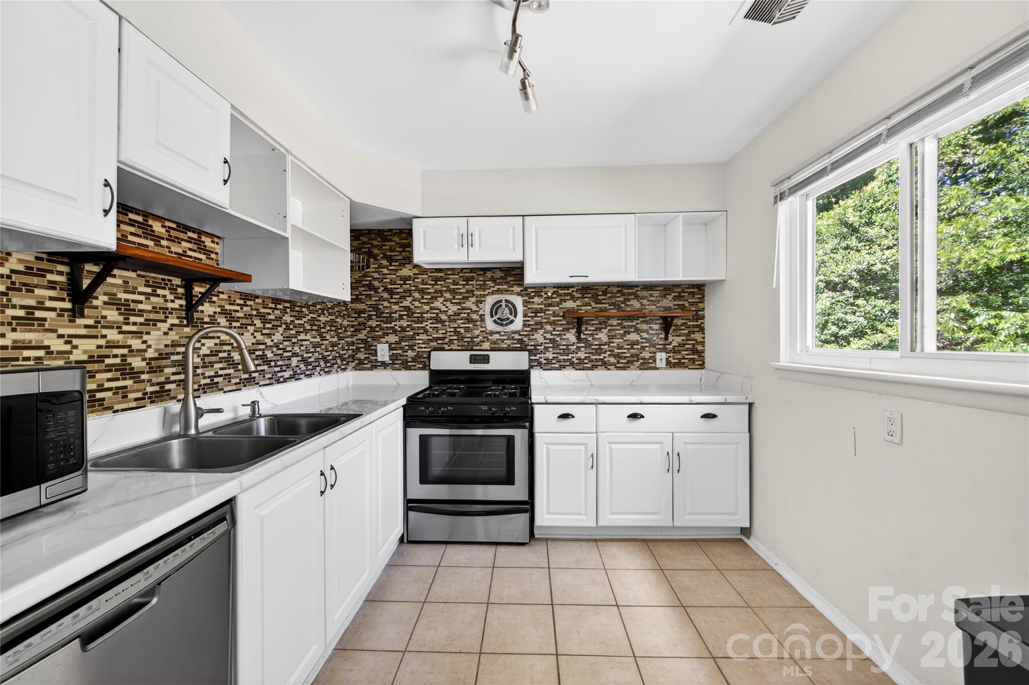 501 Kenlough Drive, Charlotte, NC - photo 15 of 47