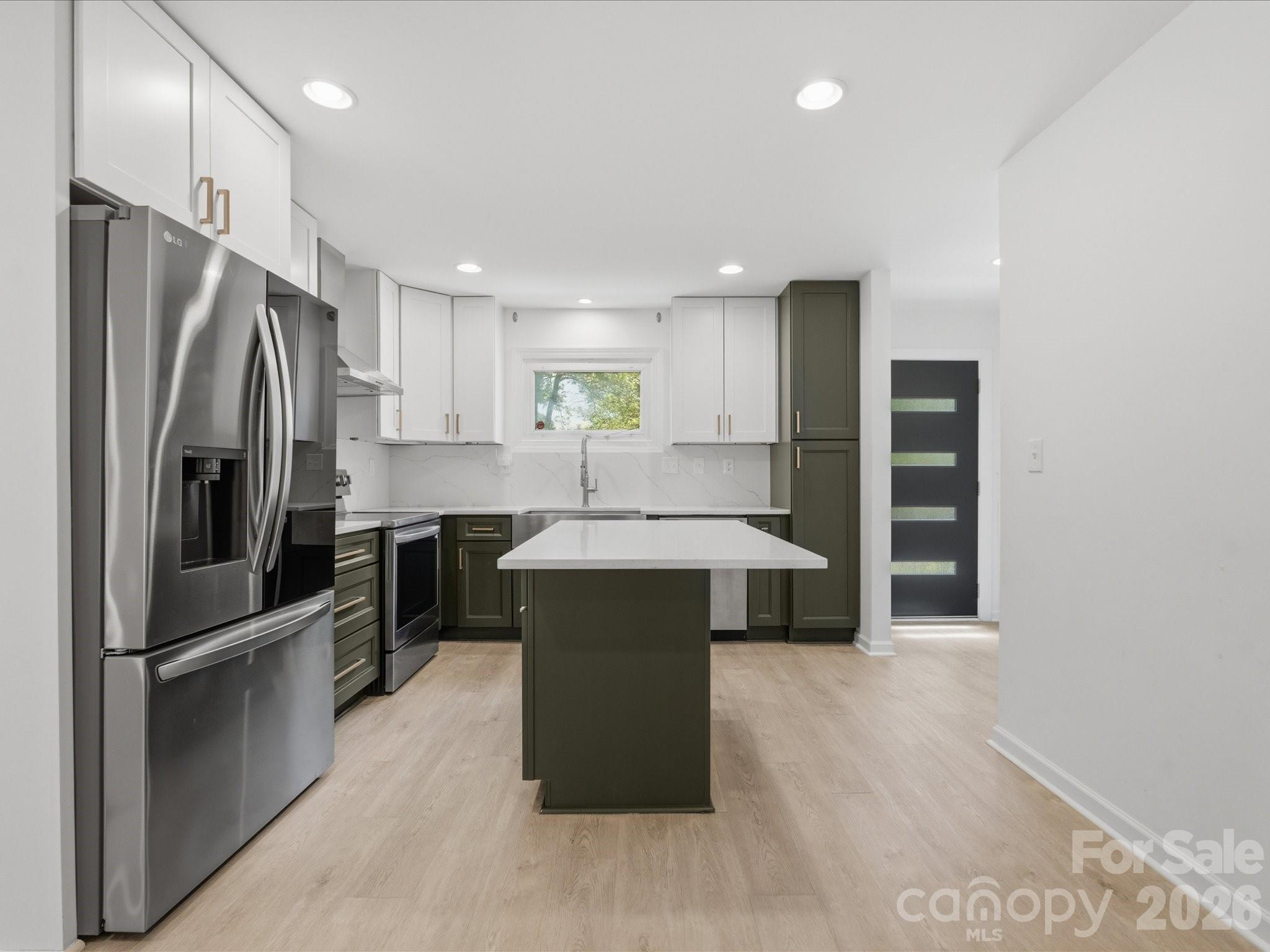 Photo 9 of 3633 Rosehaven Drive, Charlotte, NC
