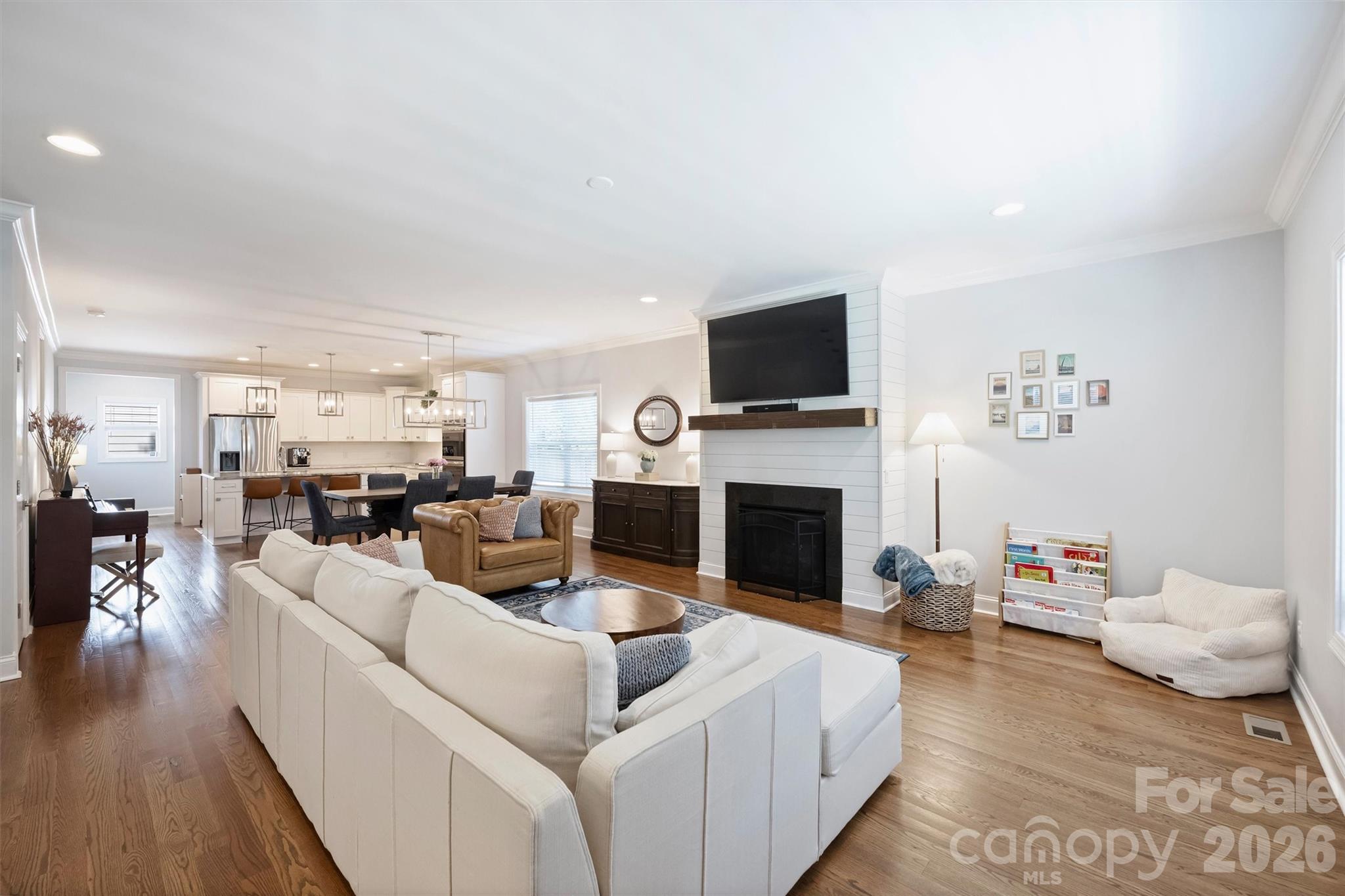 Photo 7 of 1617 Hawthorne Lane, Charlotte, NC