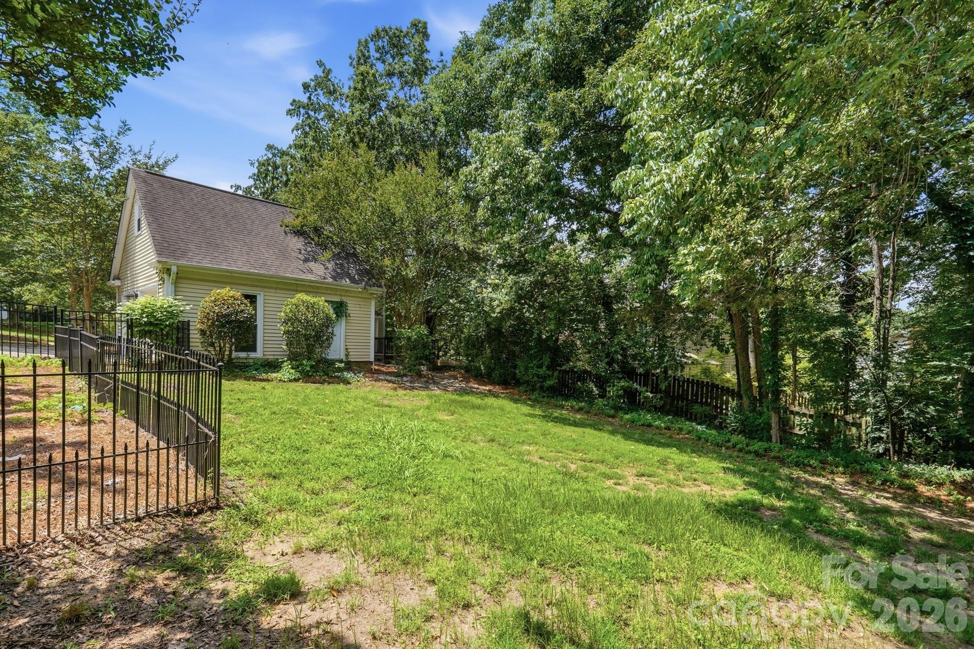 Home for sale at 2106 Caleo Circle, Charlotte, NC — photo 39 of 42