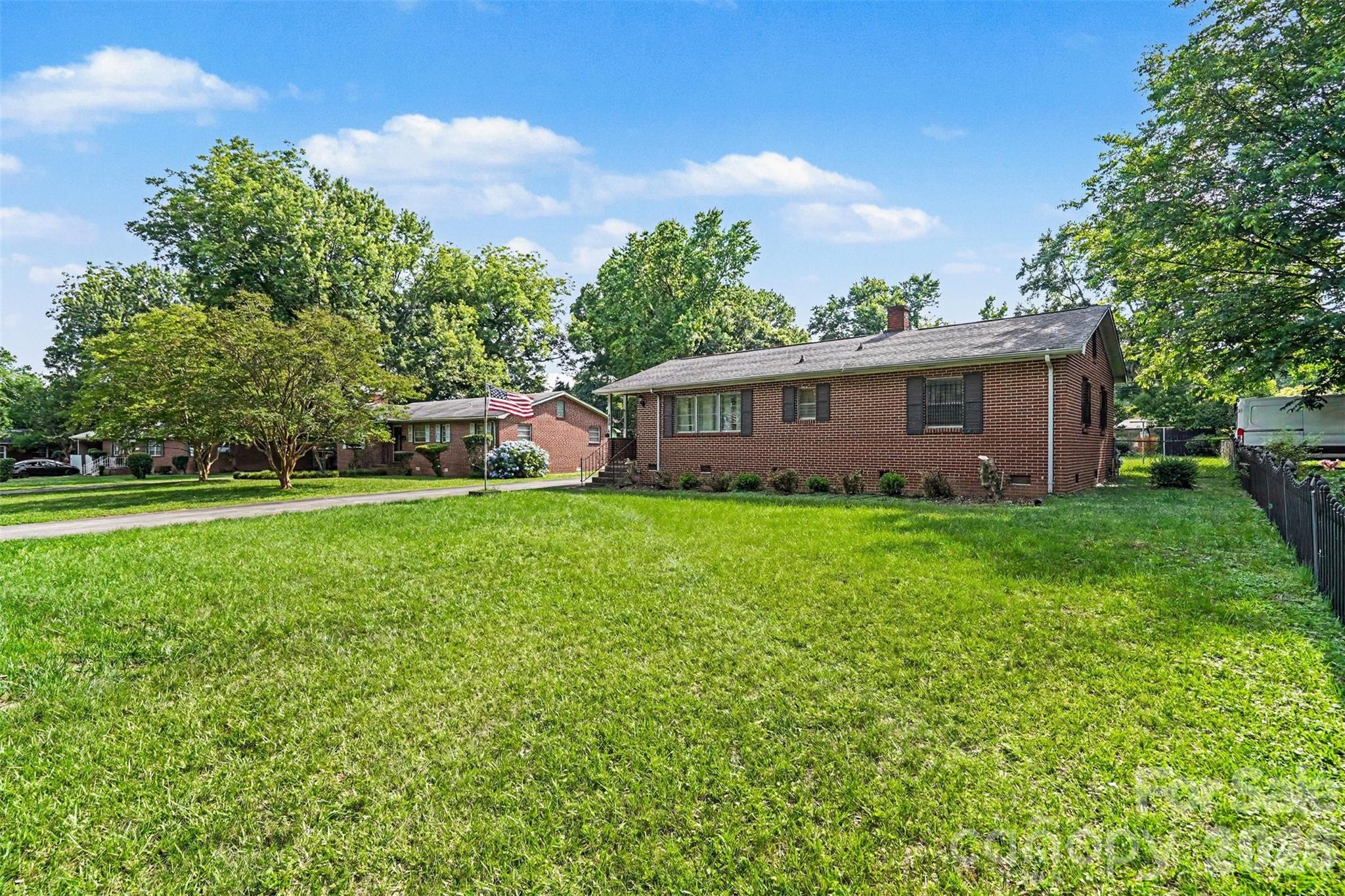 Photo 13 of 400 Briarwood Drive, Charlotte, NC