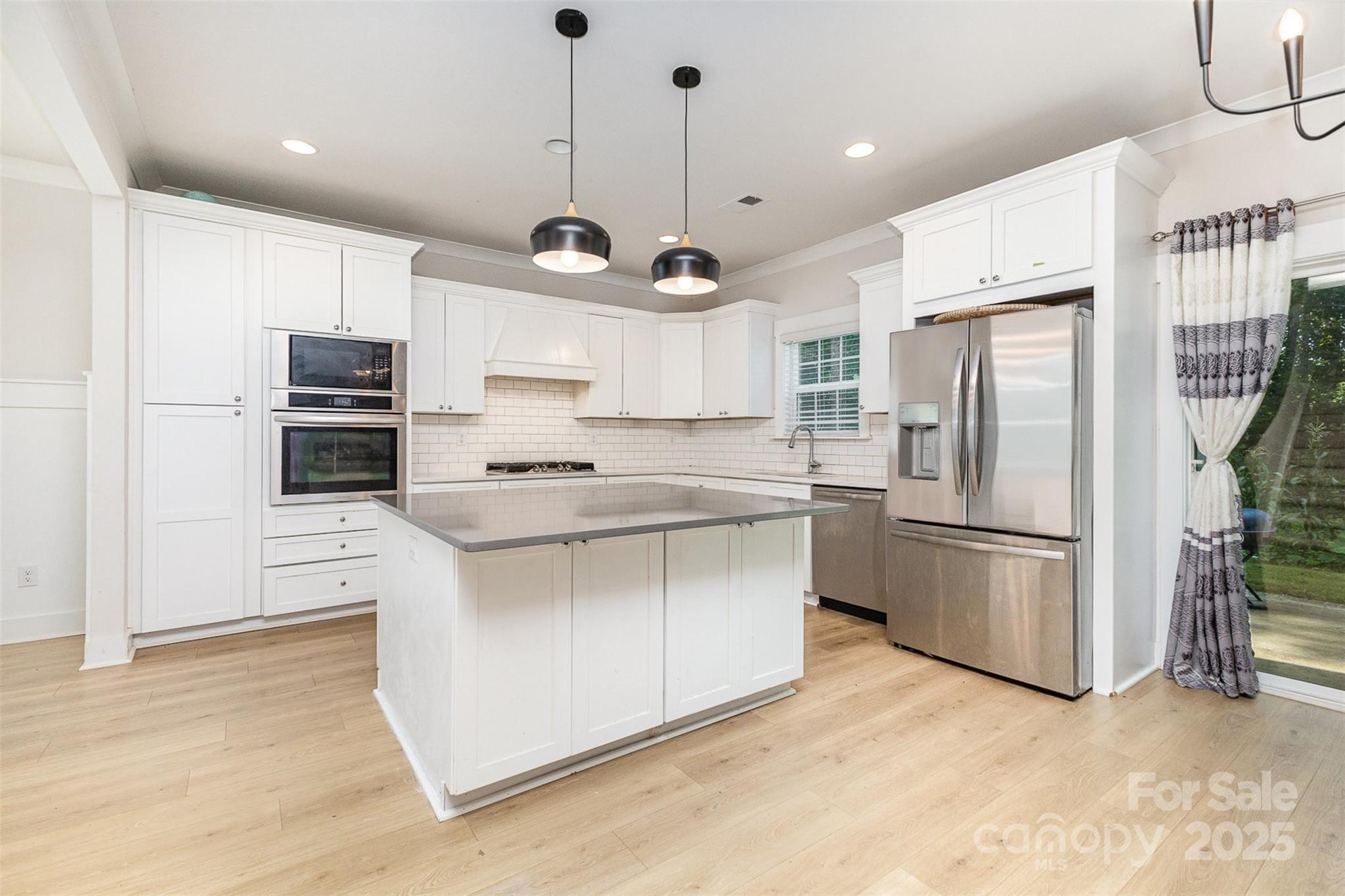 Photo 3 of 7725 Shalom Drive, Charlotte, NC