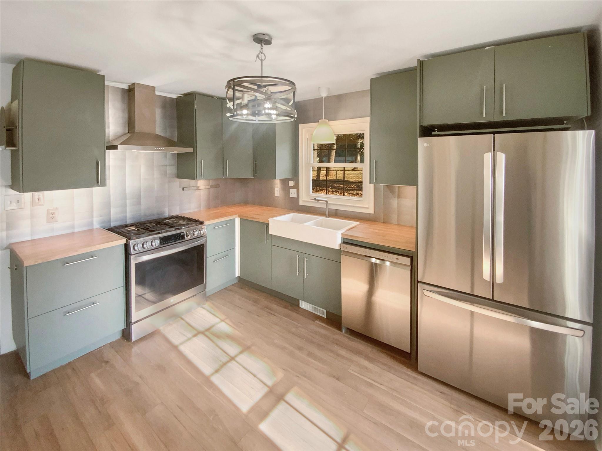 Photo 2 of 4661 Easthaven Drive, Charlotte, NC
