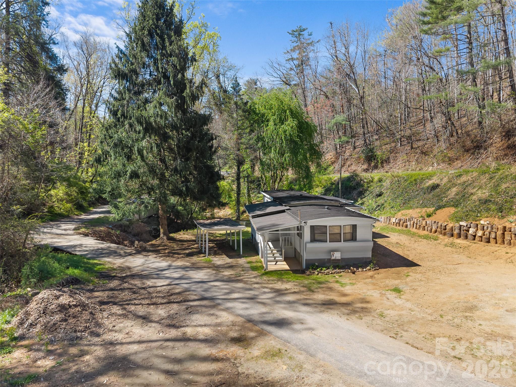 Photo 3 of 40 Morning Dove Lane, Flat Rock, NC