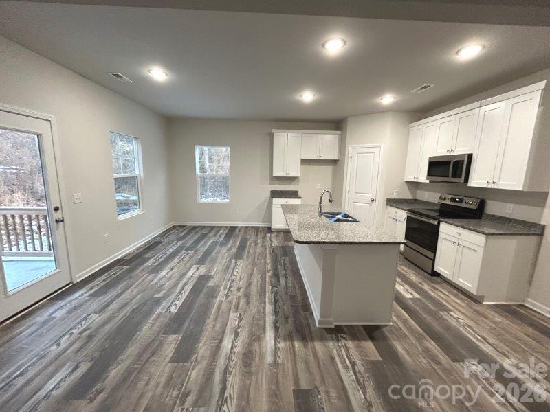 5155 Mark Drive NE, Hickory, NC - photo 4 of 31