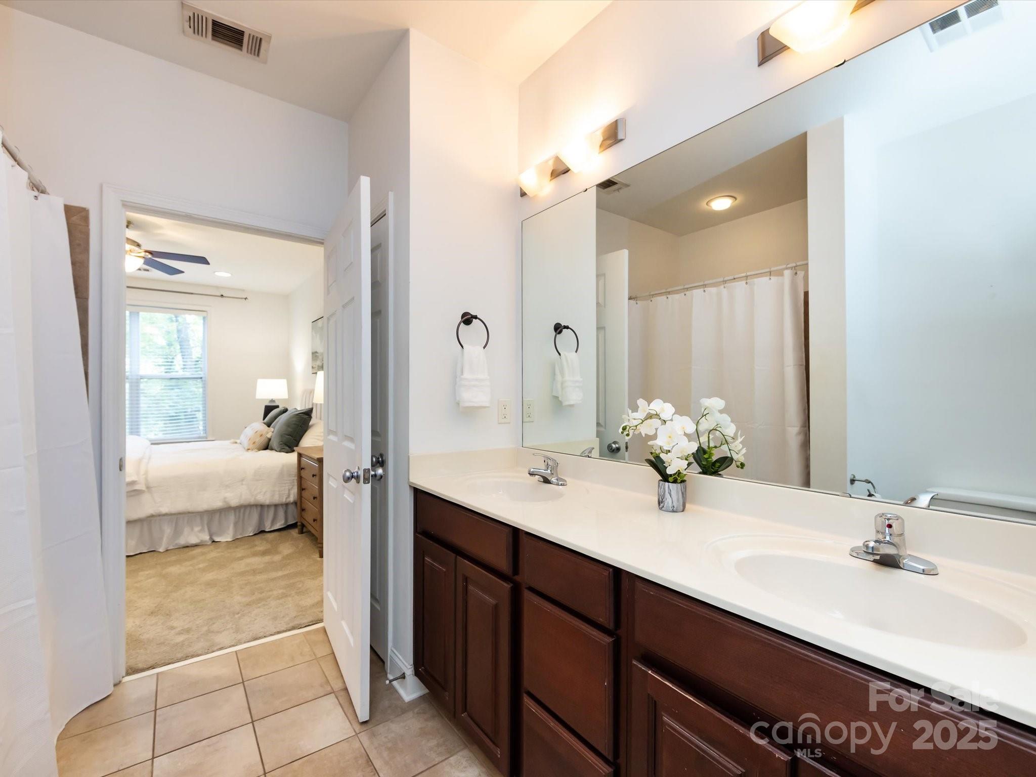 Photo 21 of 1000 E Woodlawn Road216, Charlotte, NC