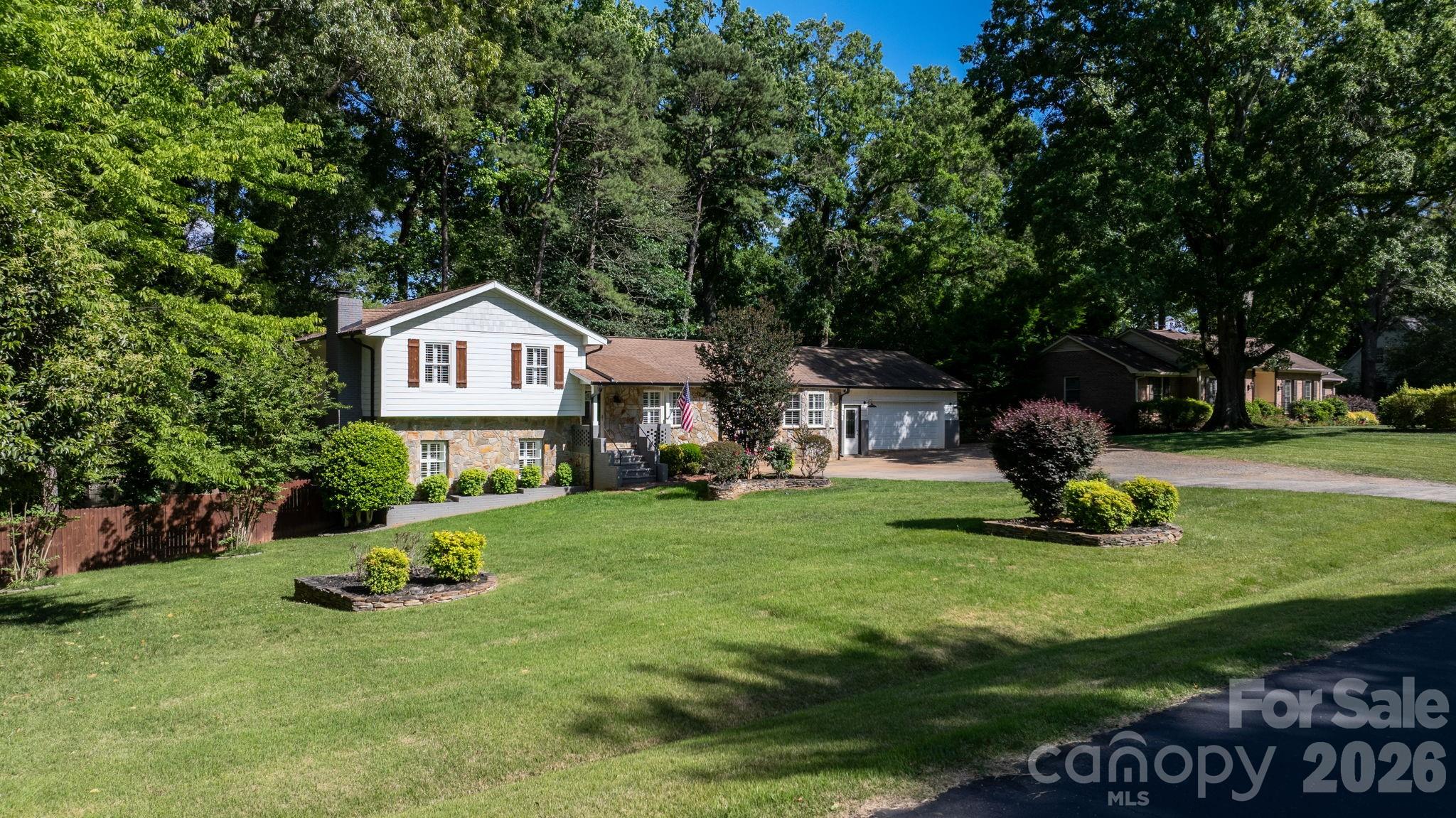 14214 Honeysuckle Ridge Drive, Matthews, NC - photo 32 of 47