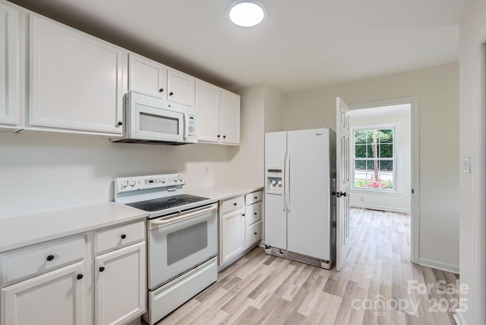 1224 E Woodlawn Road, Charlotte, NC - photo 12 of 48