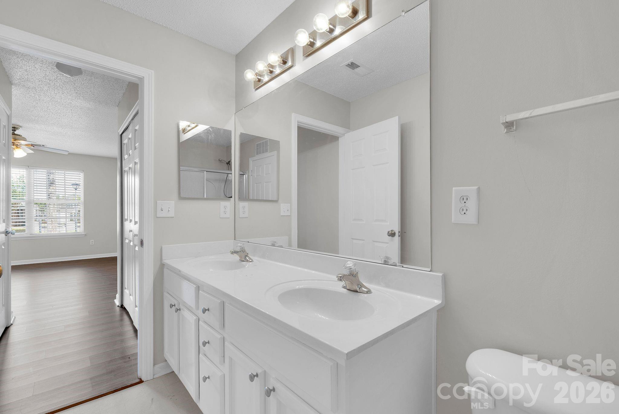 Photo 14 of 17039 Greenlawn Hills Court, Charlotte, NC