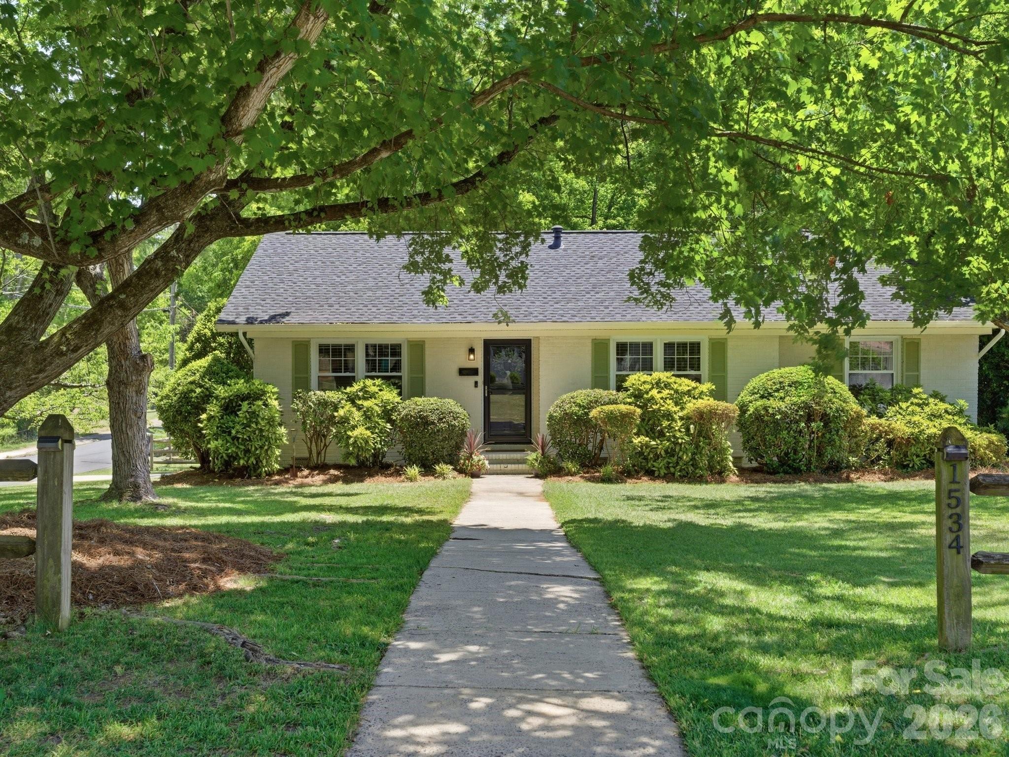 1534 Edgewater Drive, Charlotte, NC - photo 1 of 44