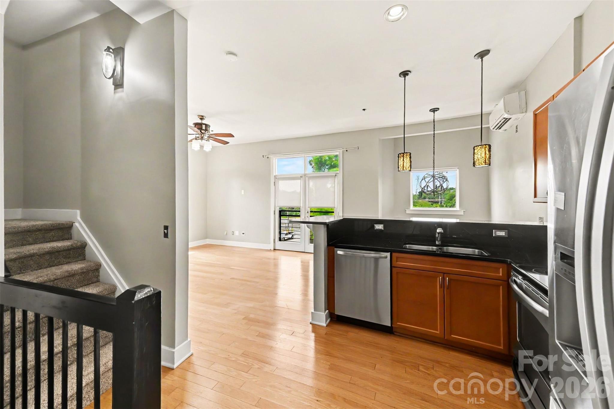 Photo 5 of 633 MCNINCH Street, Charlotte, NC