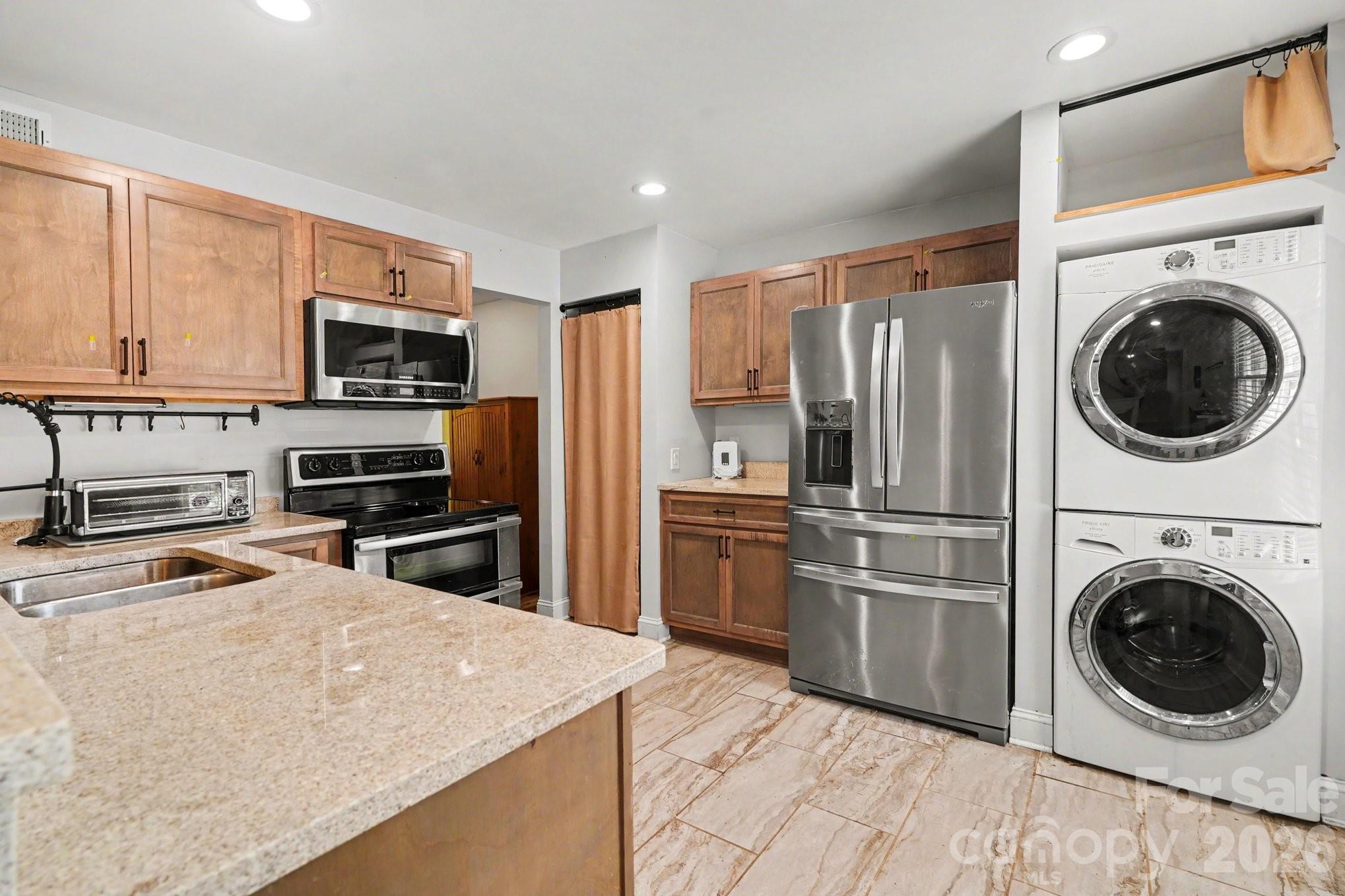 Home for sale at 4605 Hedgemore DriveH, Charlotte, NC — photo 1 of 17