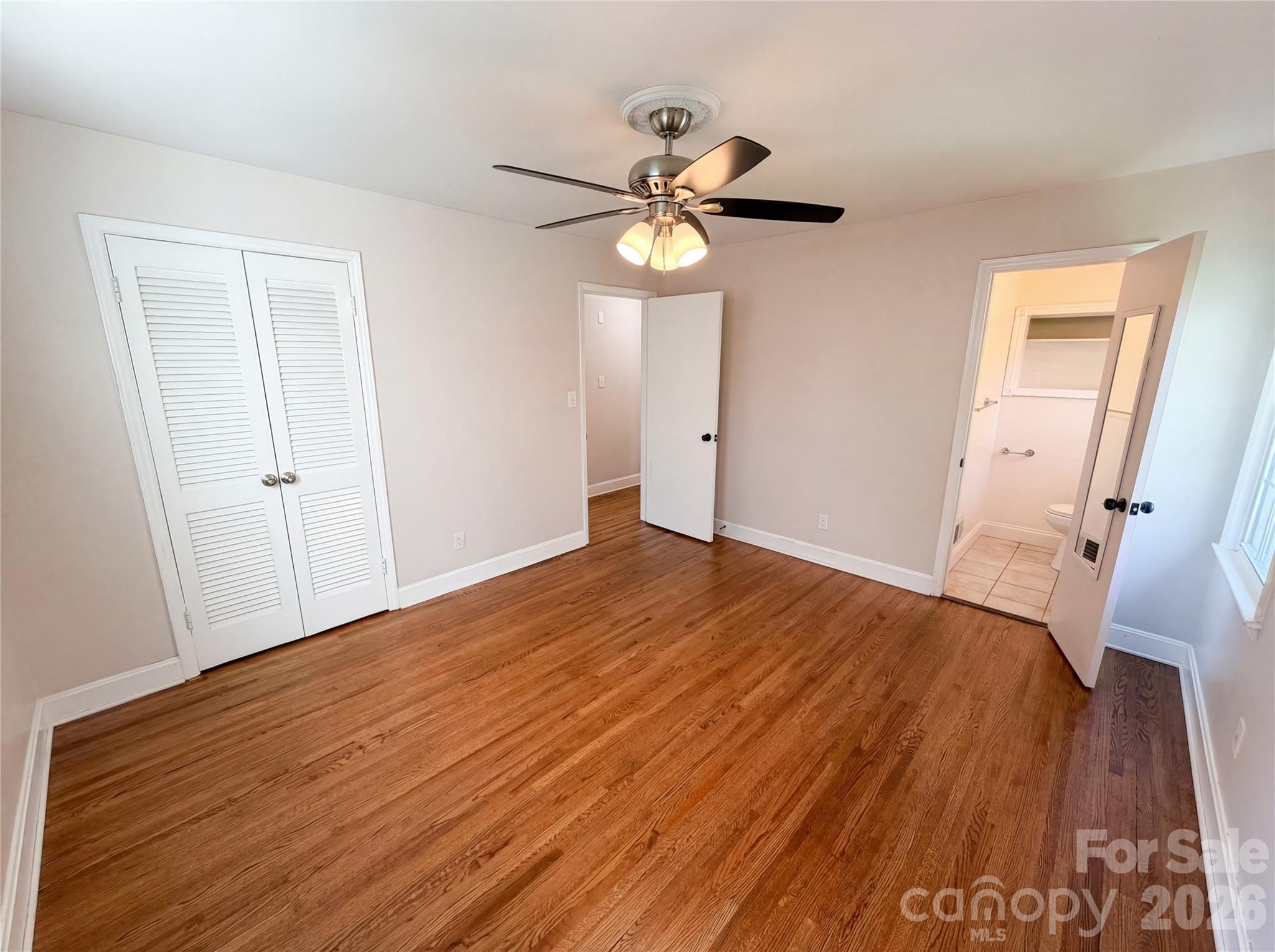 6621 Starcrest Drive, Charlotte, NC - photo 4 of 24
