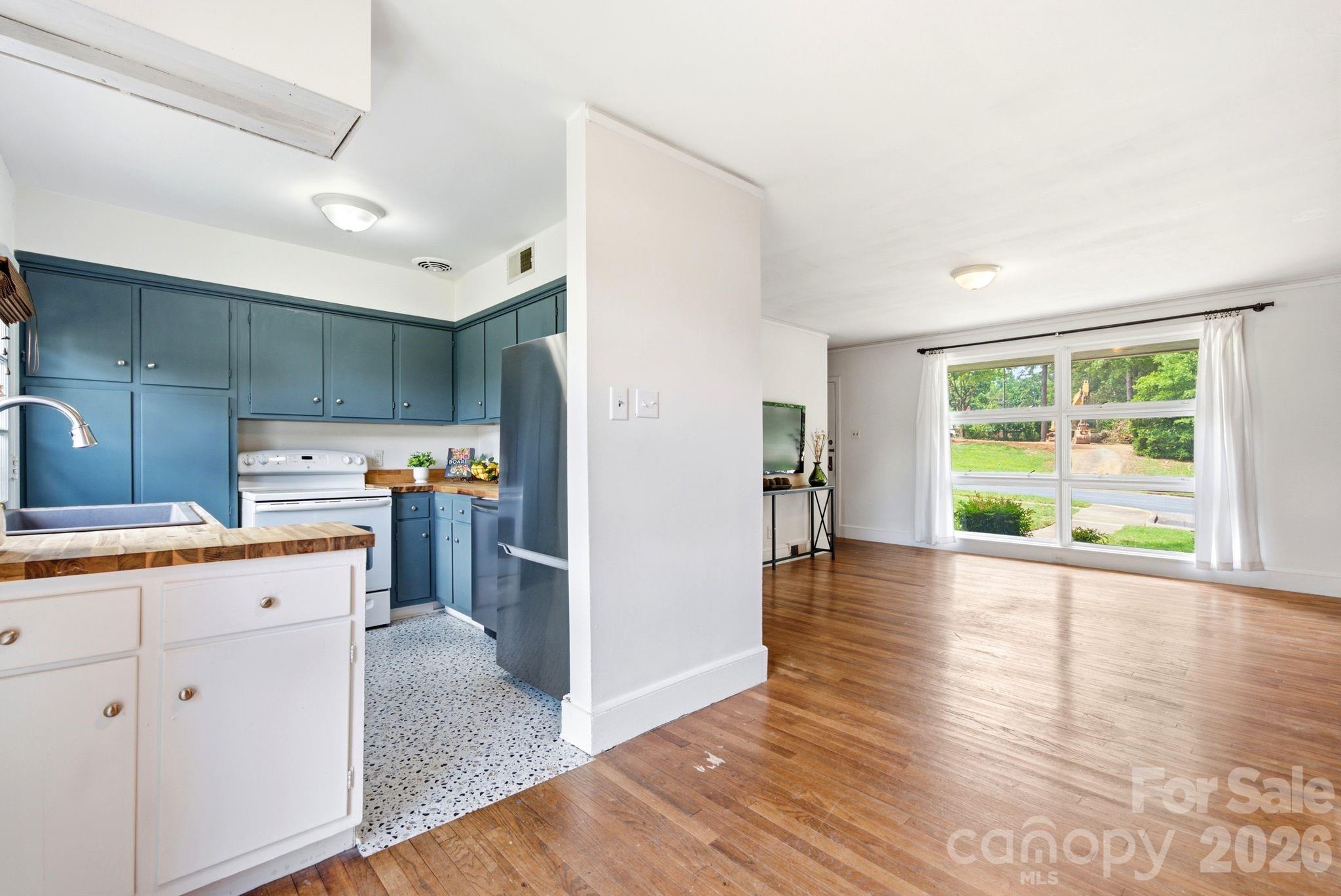 Photo 10 of 4227 Cheltenham Road, Charlotte, NC