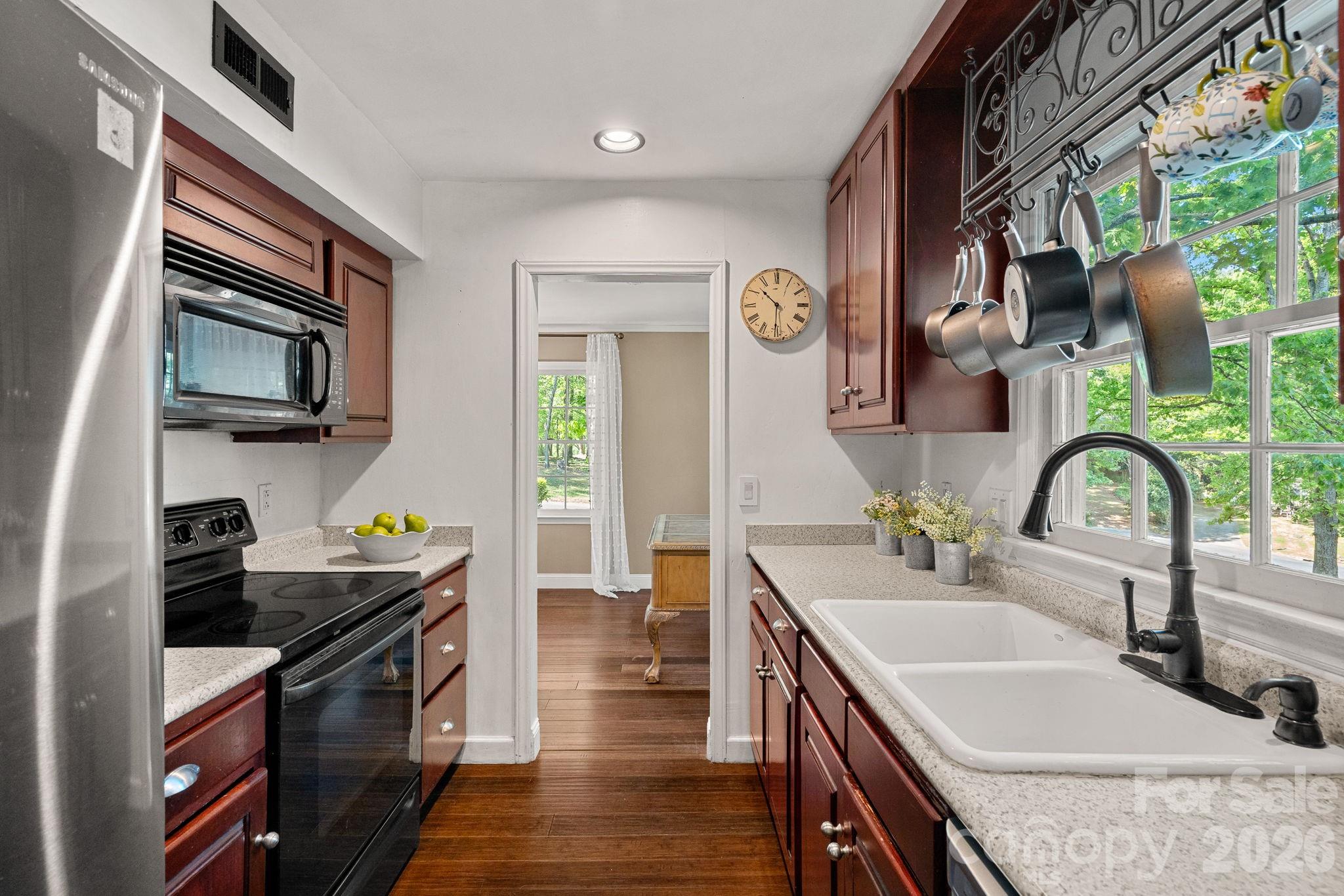 Photo 10 of 817 Bent Wood Court, Matthews, NC