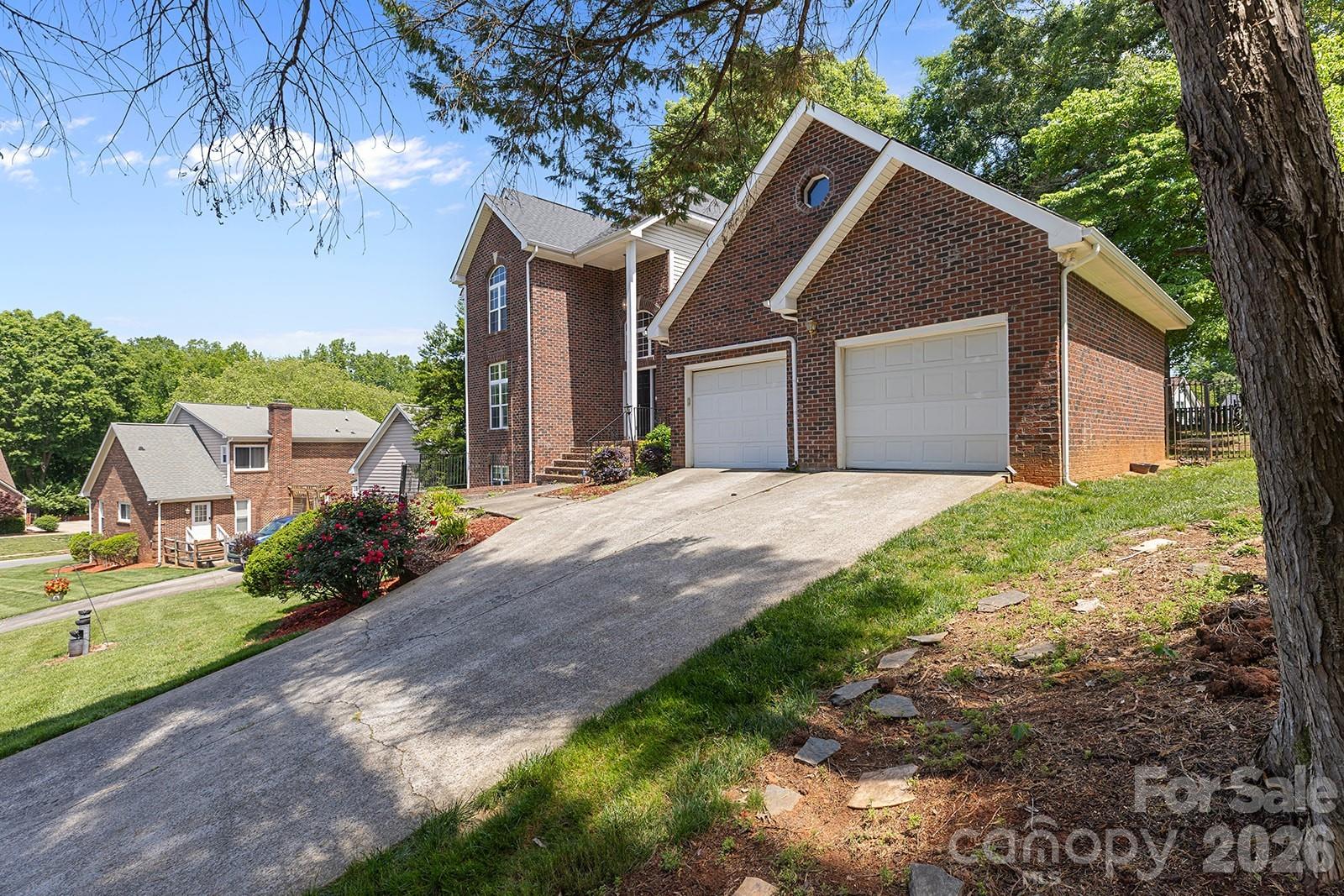 Photo 3 of 9111 Brocklehurst Lane, Charlotte, NC