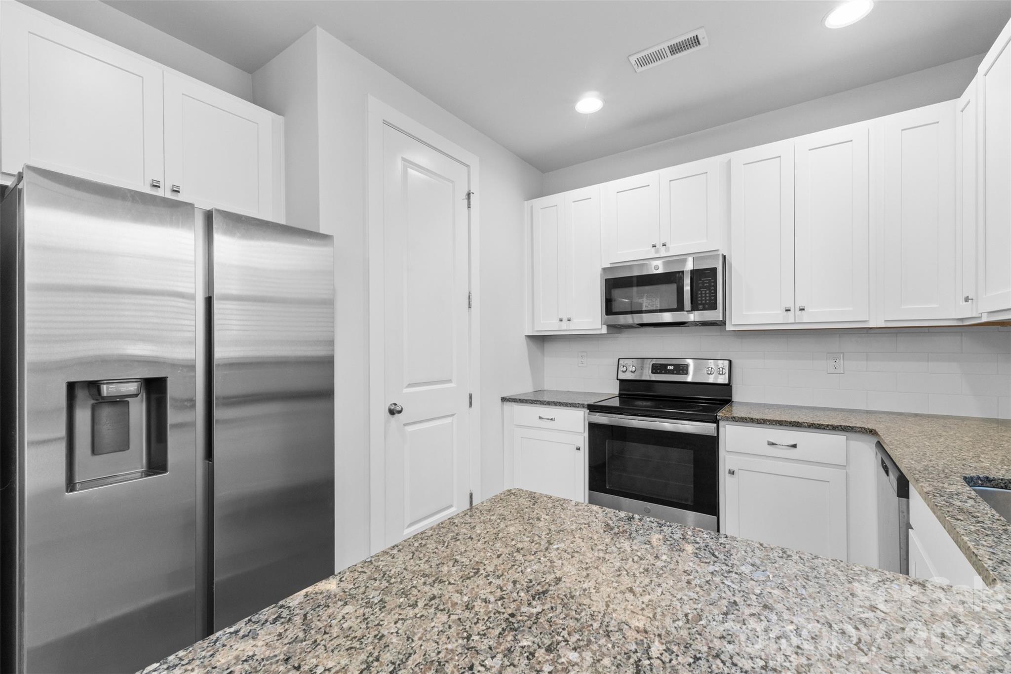 712 Rodey Avenue, Charlotte, NC - photo 9 of 22