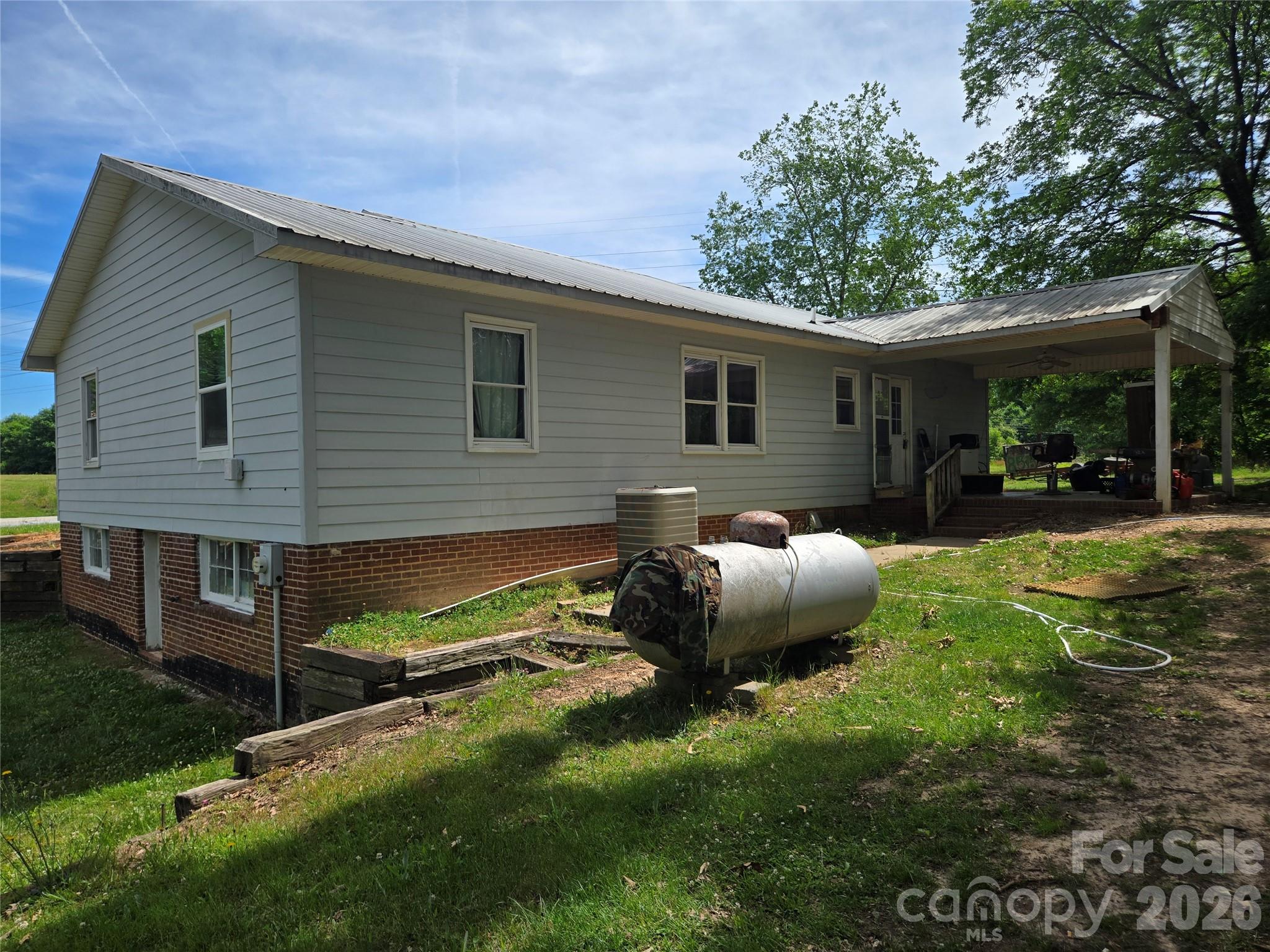 1127 N Mountain Street, Blacksburg, SC - photo 3 of 26