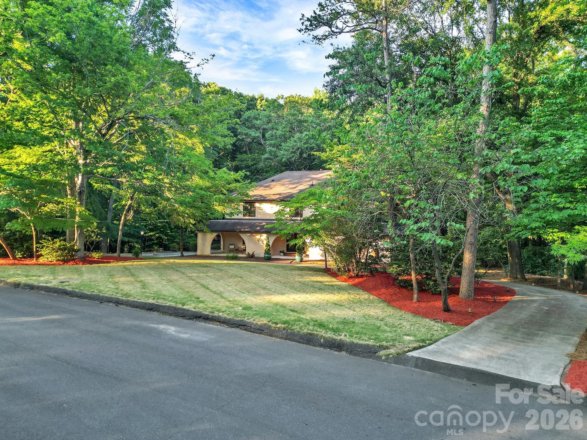Photo 2 of 6512 Carmel Hills Drive, Charlotte, NC