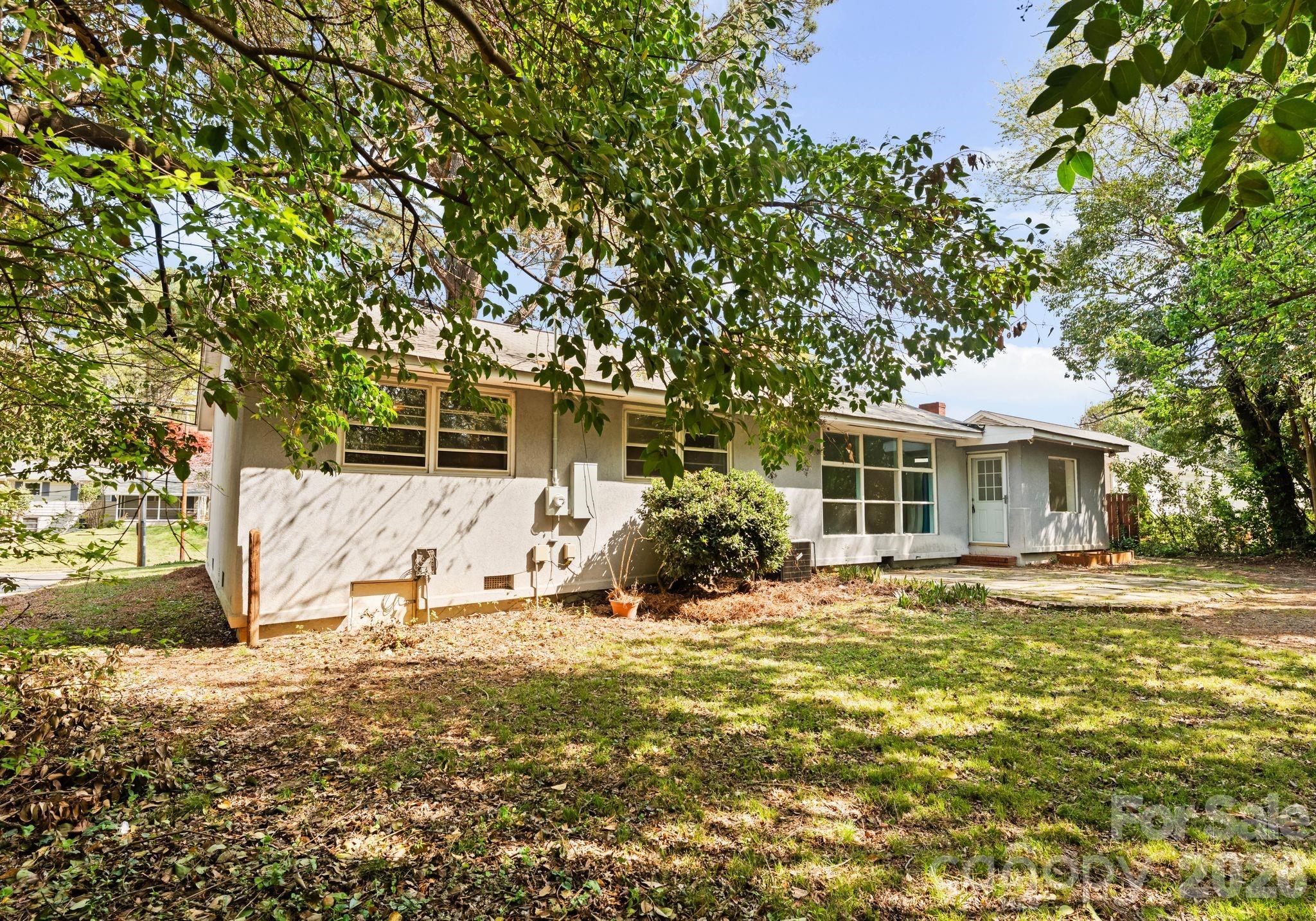 1136 E Woodlawn Road, Charlotte, NC - photo 41 of 48