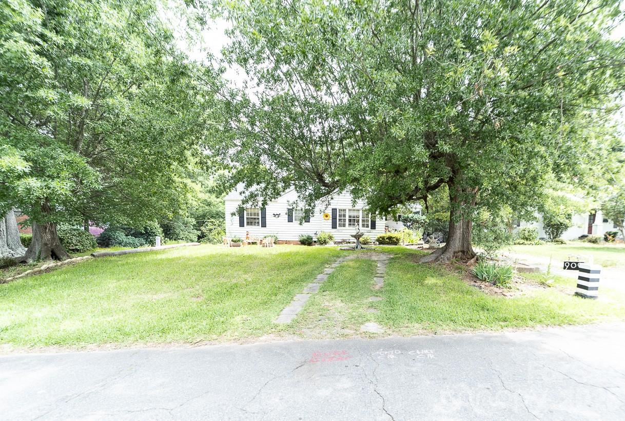 Home for sale at 909 Drummond Avenue, Charlotte, NC — photo 1 of 10