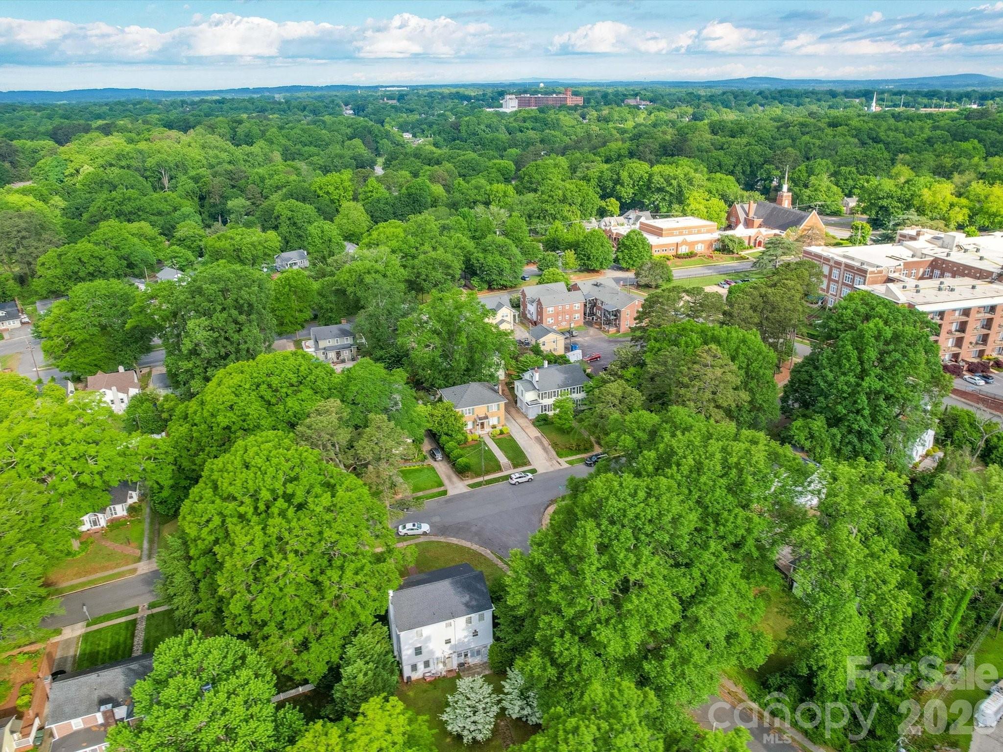 Photo 4 of 907 Edgewood Circle, Gastonia, NC