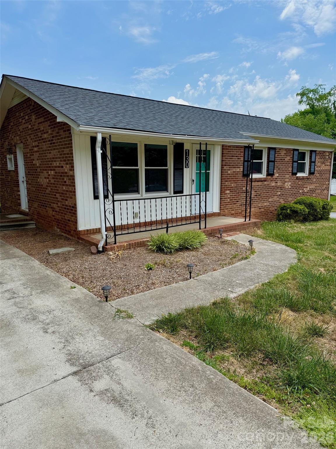 130 N Arlington Avenue, Jonesville, NC - photo 2 of 21