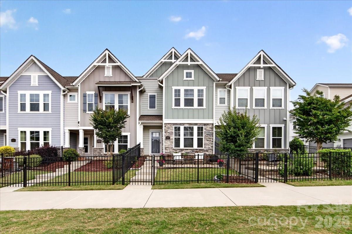 2510 Lydia Avenue, Charlotte, NC - photo 3 of 39