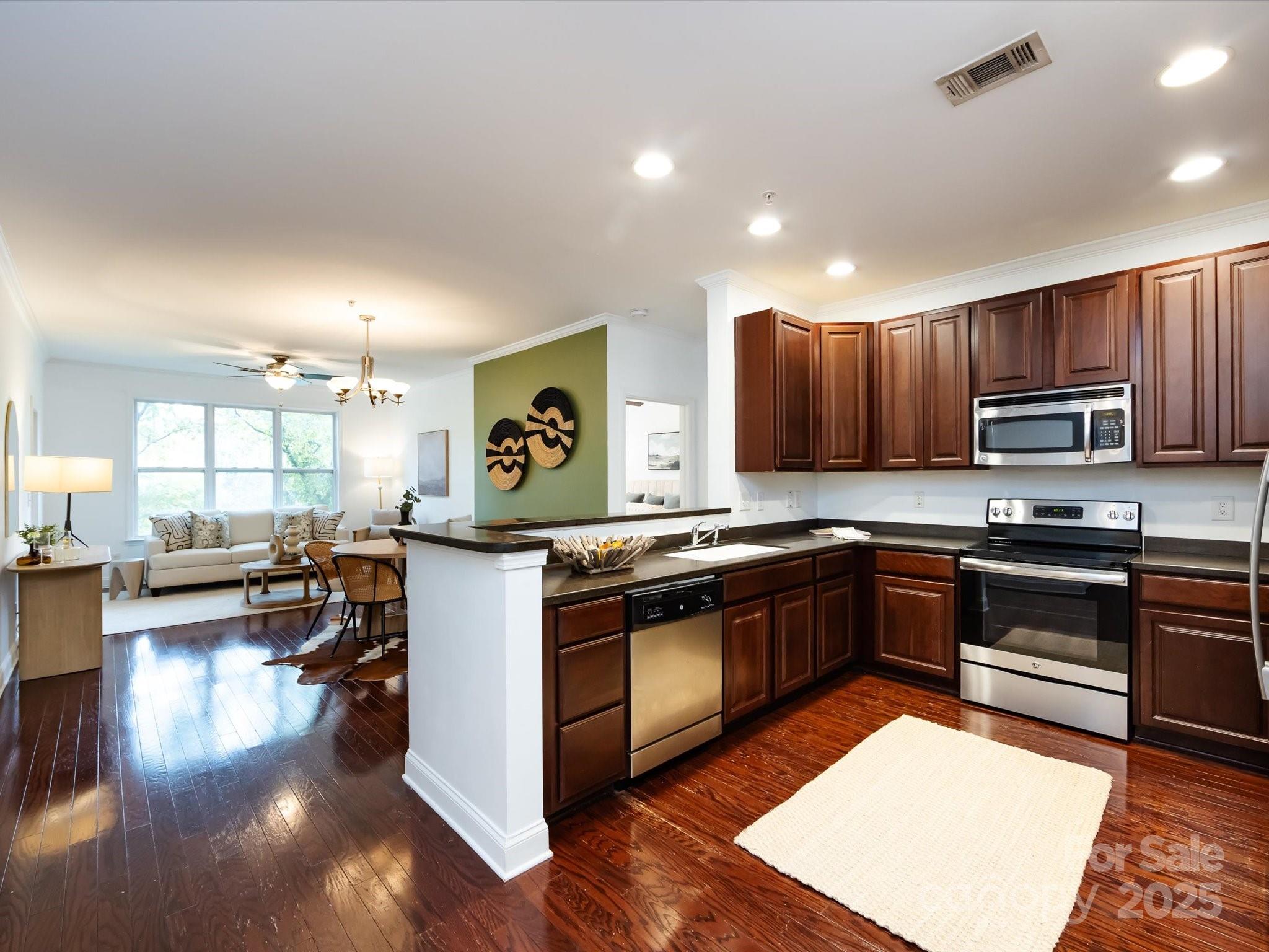 Photo 4 of 1000 E Woodlawn Road216, Charlotte, NC