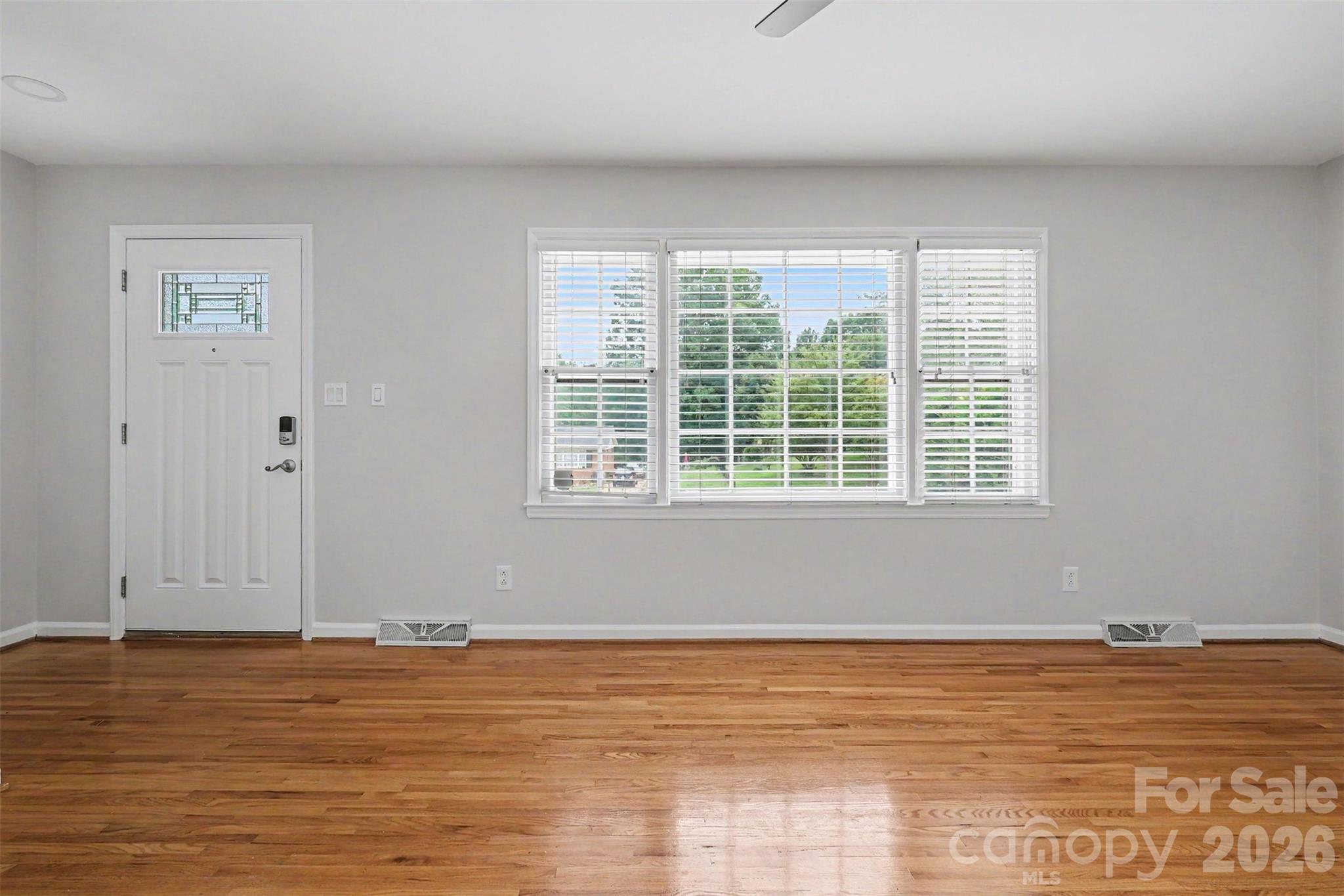 Home for sale at 1030 Mclaughlin Drive, Charlotte, NC — photo 6 of 33