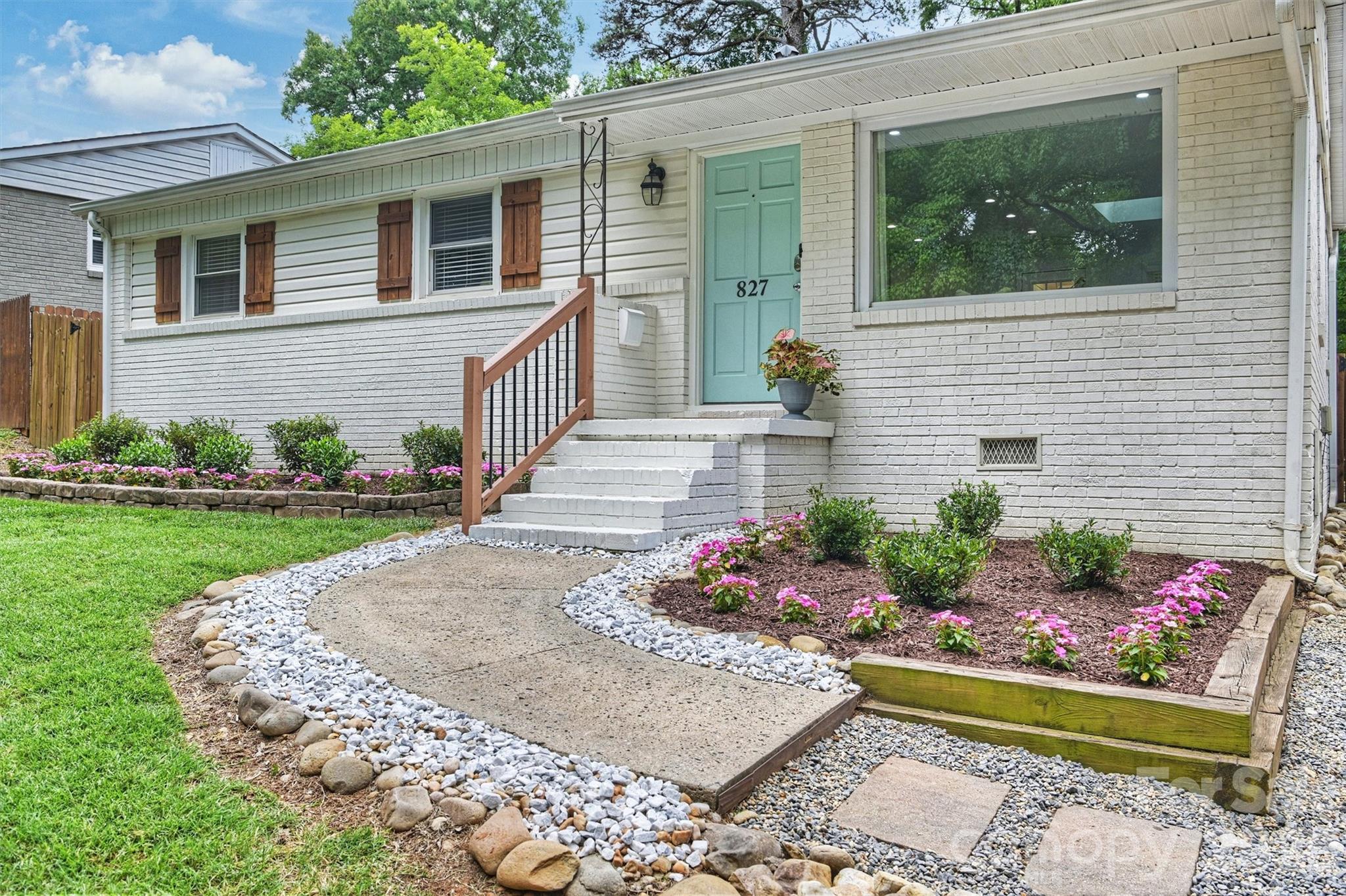Photo 2 of 827 Spruce Street, Charlotte, NC