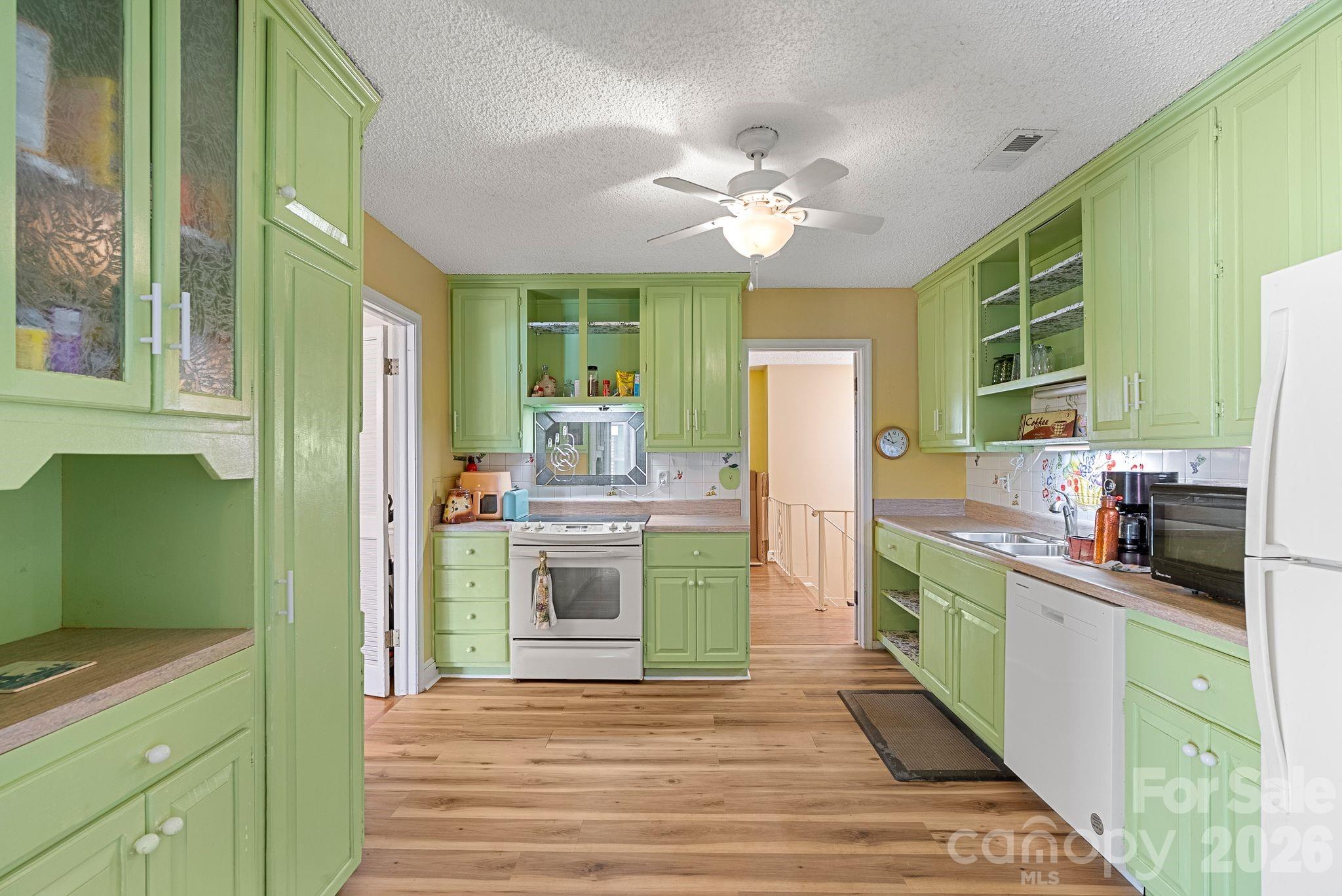 33 Fairfield Drive, Candler, NC - photo 4 of 43
