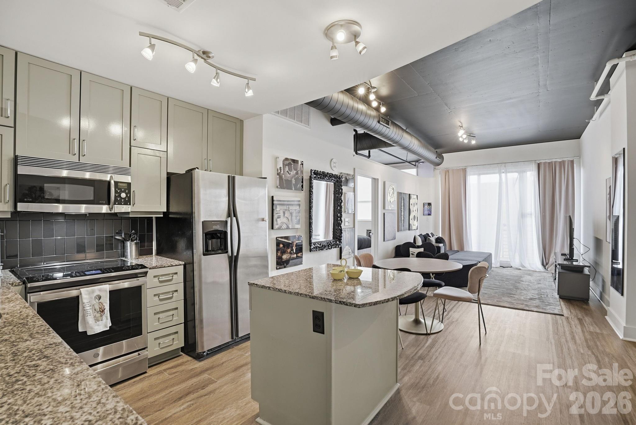 Photo 2 of 505 E 6th Street1006, Charlotte, NC