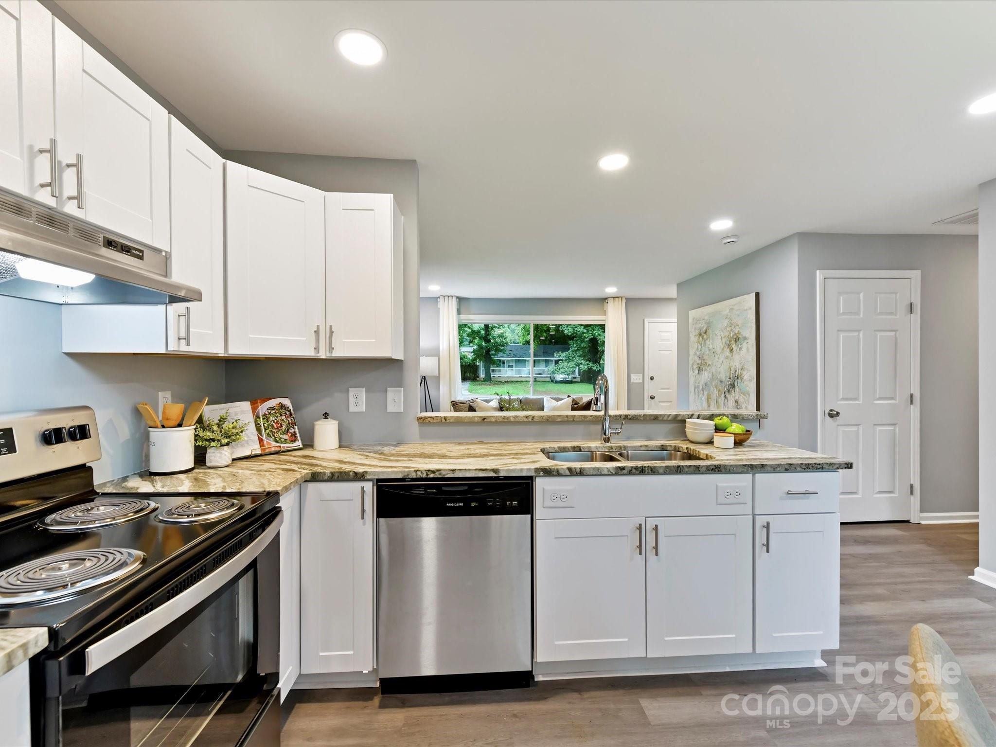 Photo 6 of 2508 Carrington Court, Charlotte, NC