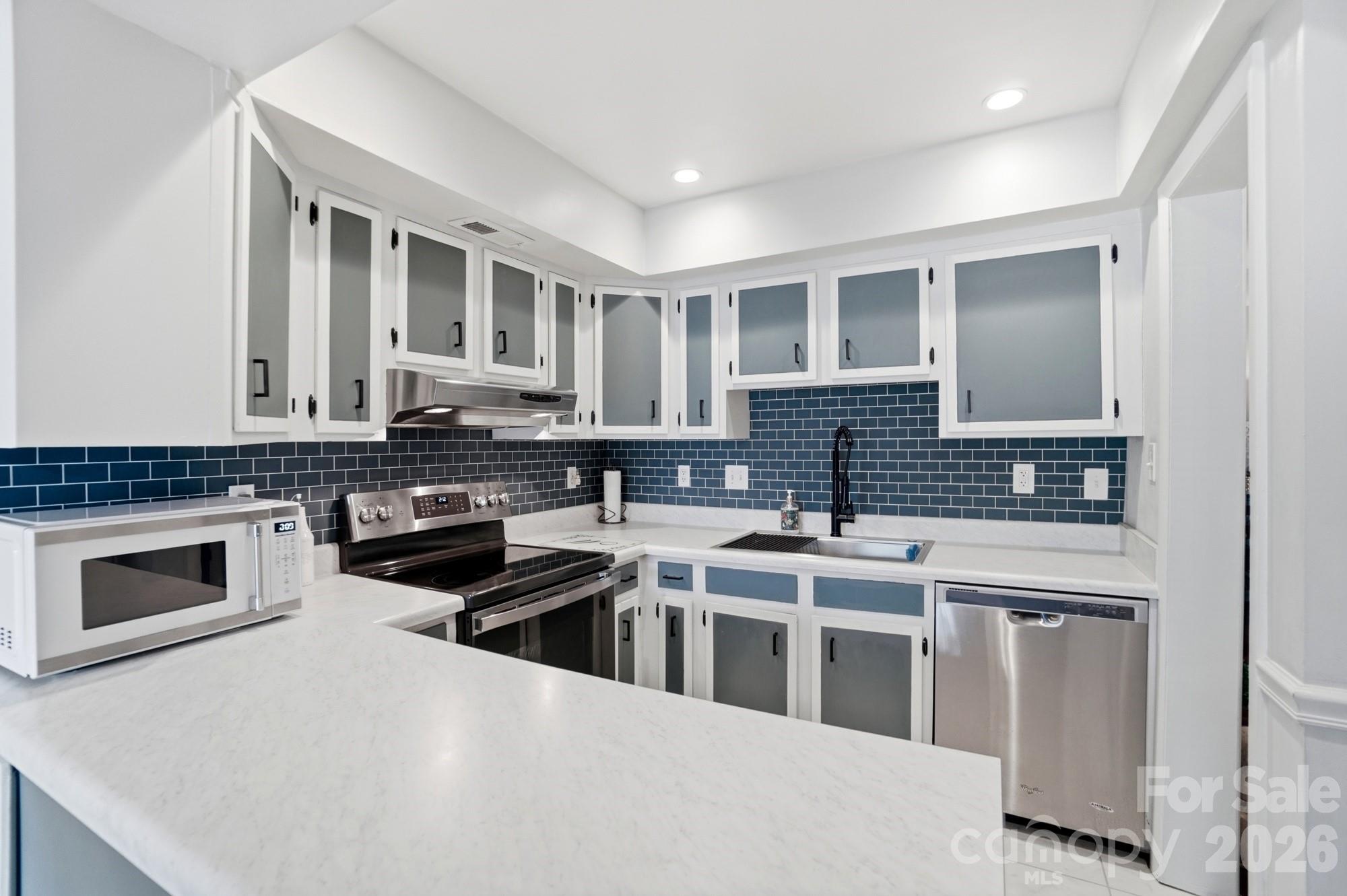 Photo 16 of 8407 Cricket Lake Drive, Charlotte, NC