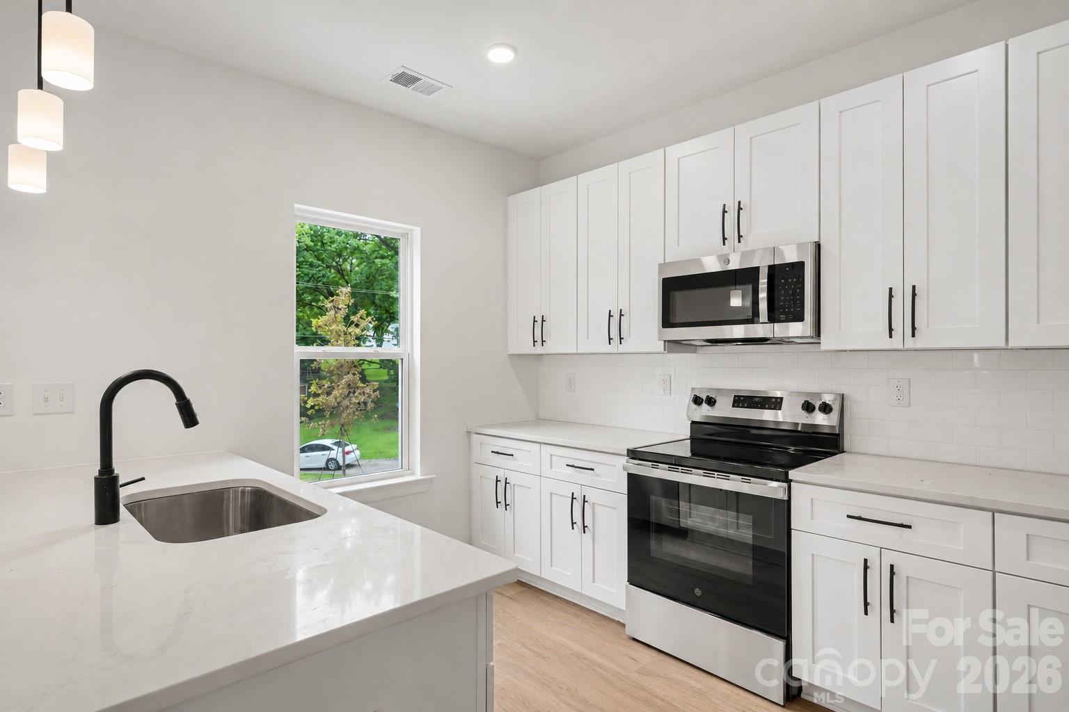 Home for sale at 327 Whispering Pines Drive, Charlotte, NC — photo 5 of 26