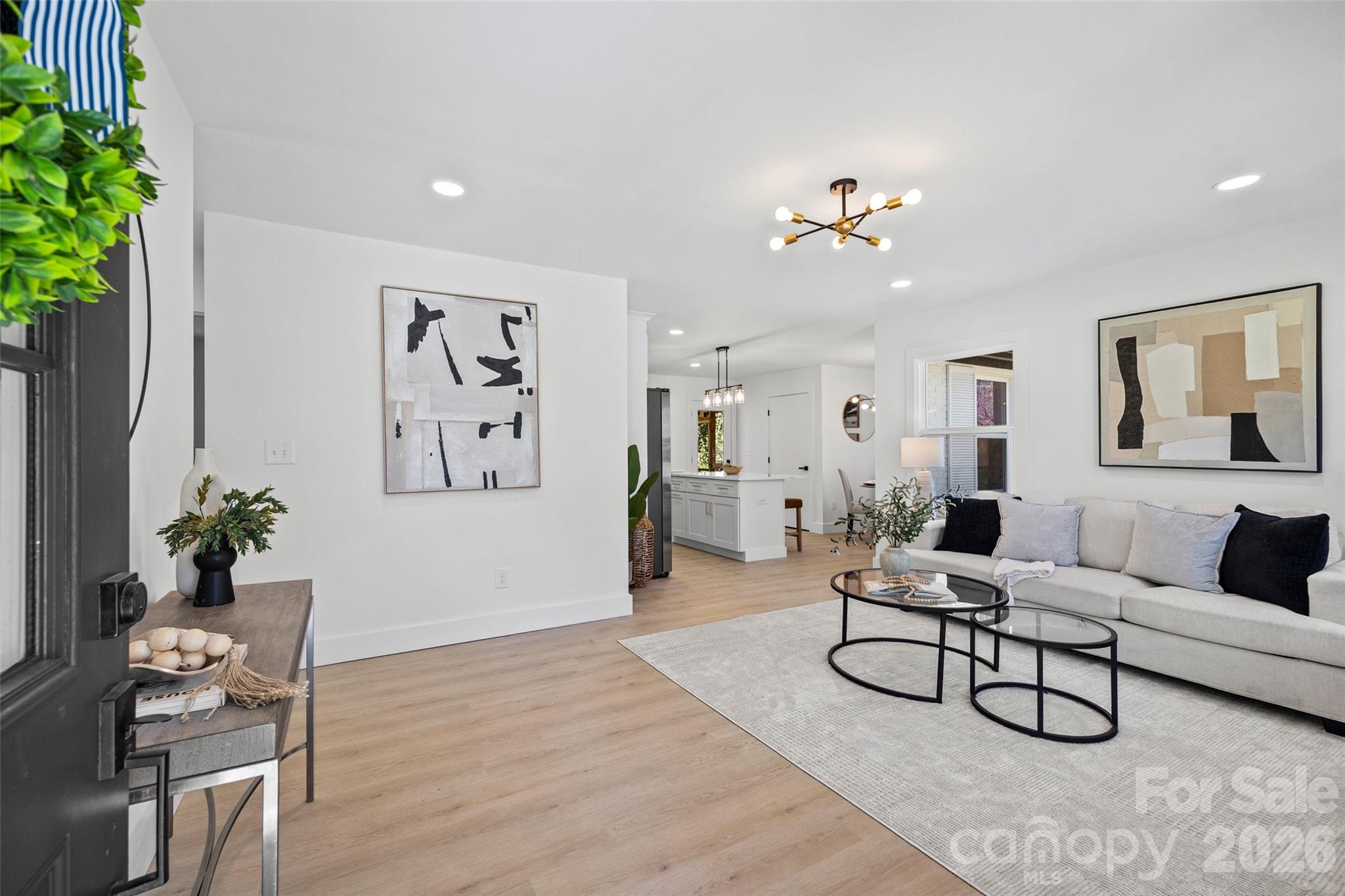 Photo 4 of 4200 Abbeydale Drive, Charlotte, NC
